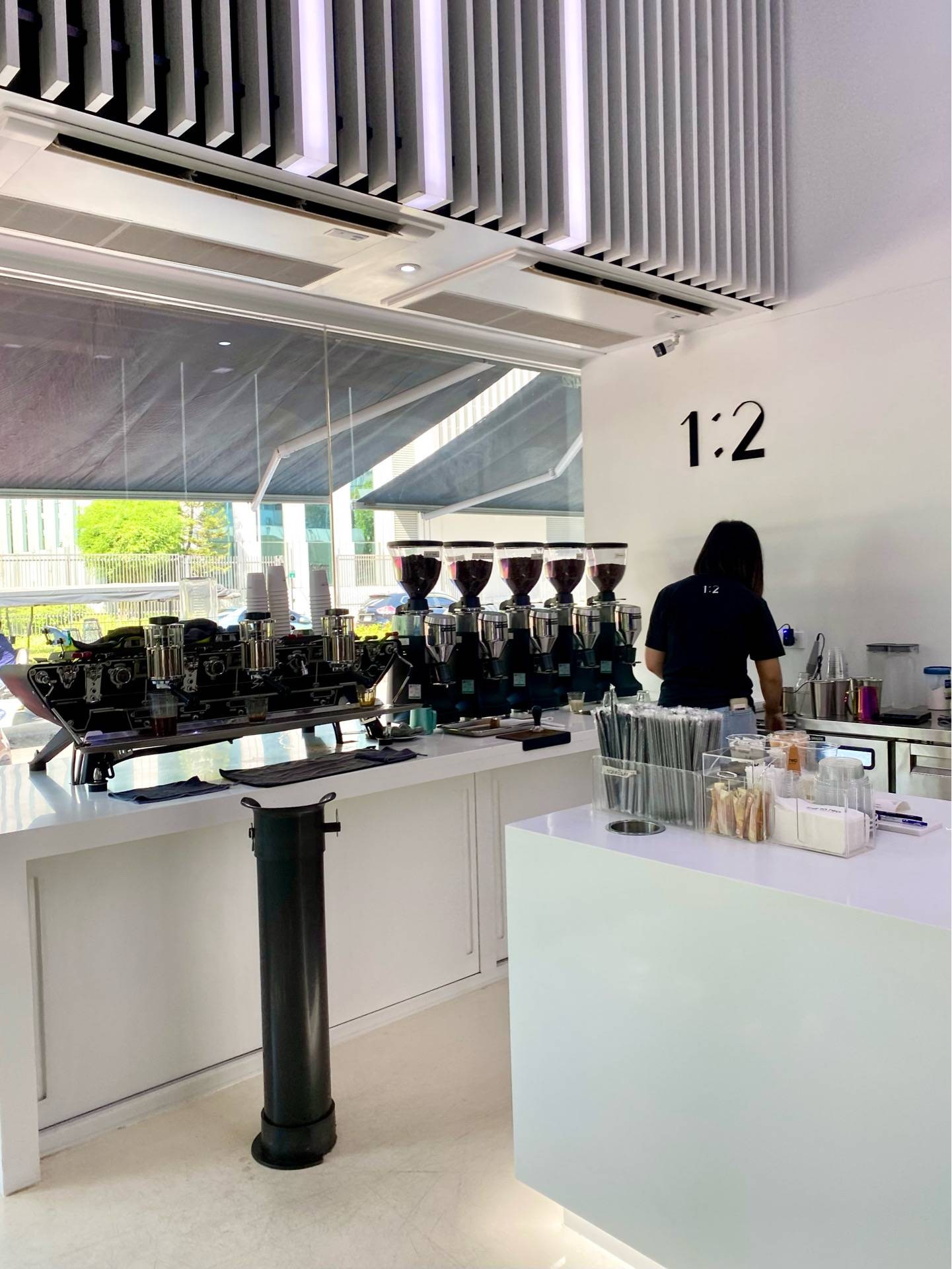 รูป one to two coffee เมืองทองธานี