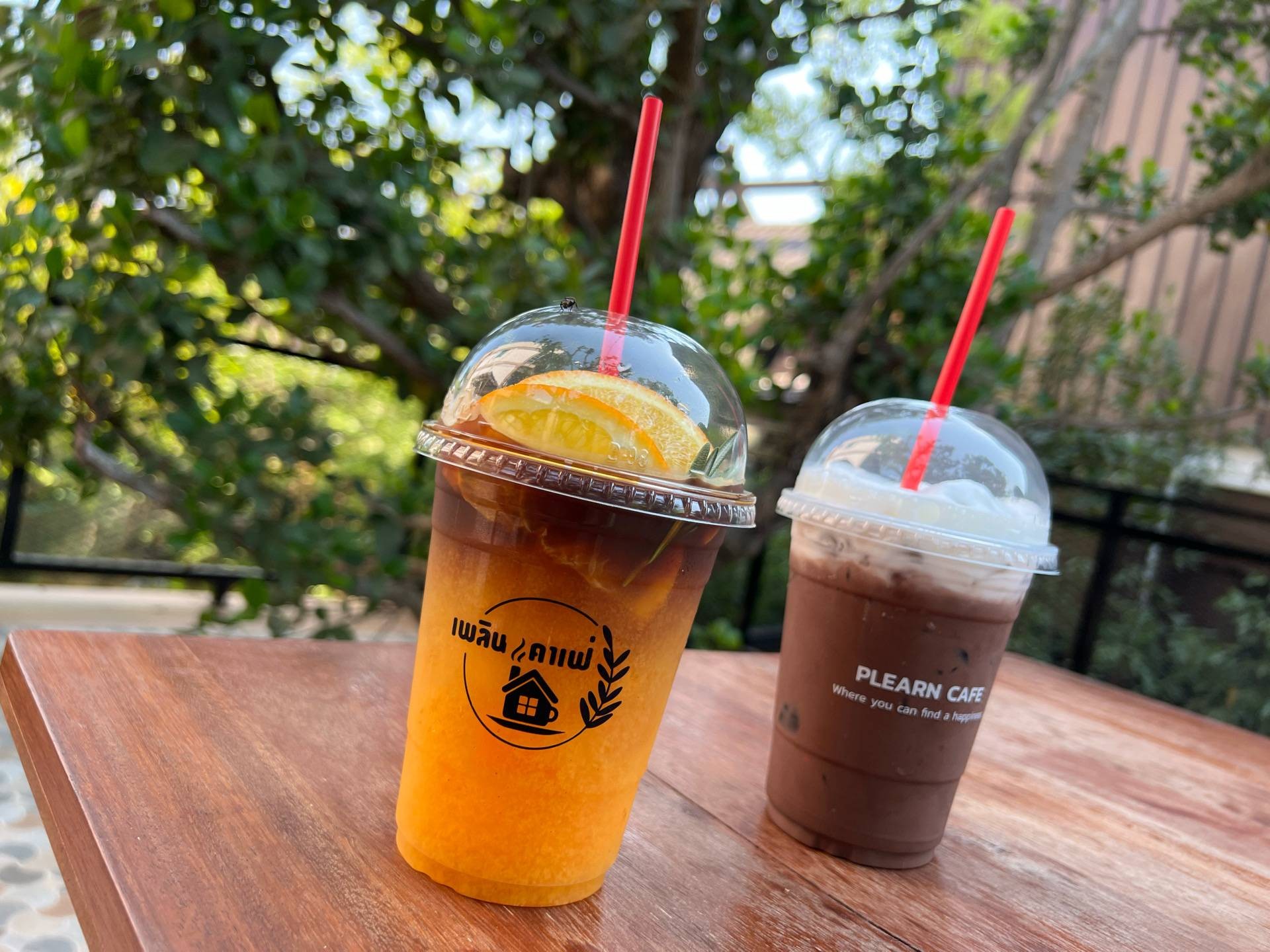 อเมริกาโน่น้ำส้ม ร้าน Plearn Cafe เพลินคาเฟ่