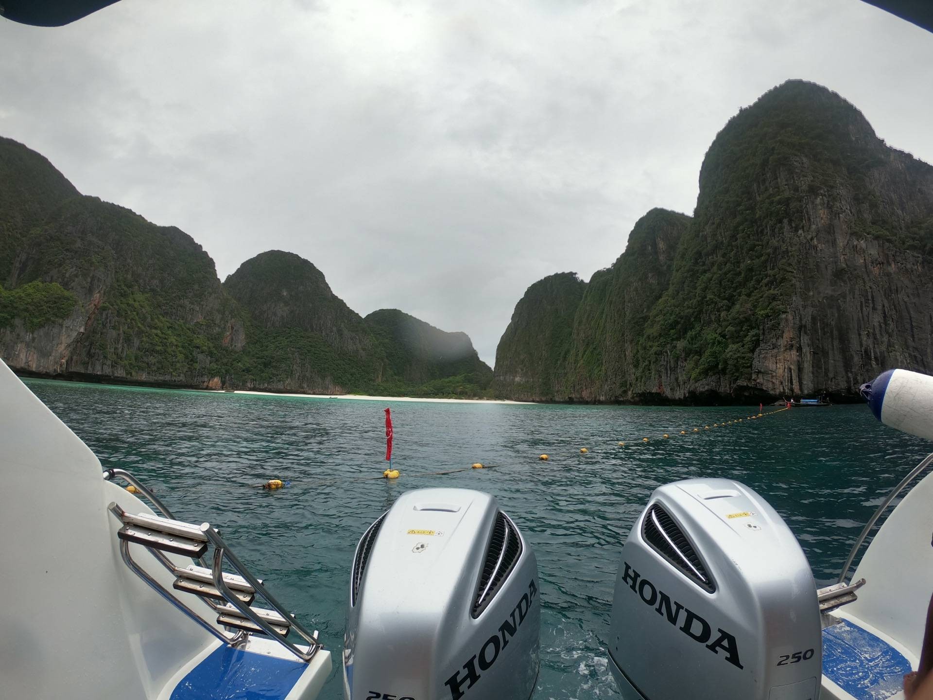 รูป อ่าวมาหยา