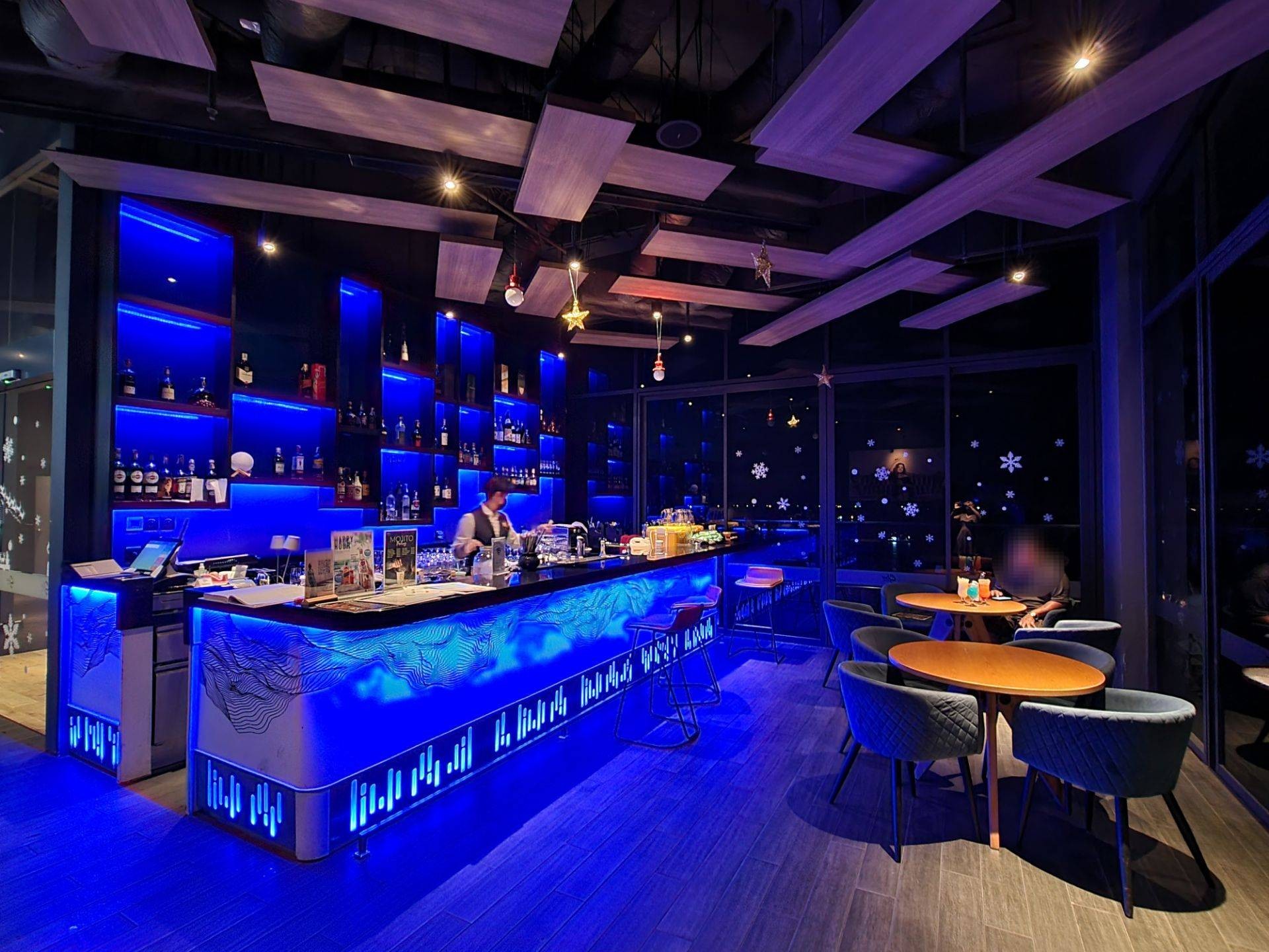 รูป Silver Moon Rooftop Bar Novotel Sriracha & Koh Si Chang Marina Bay