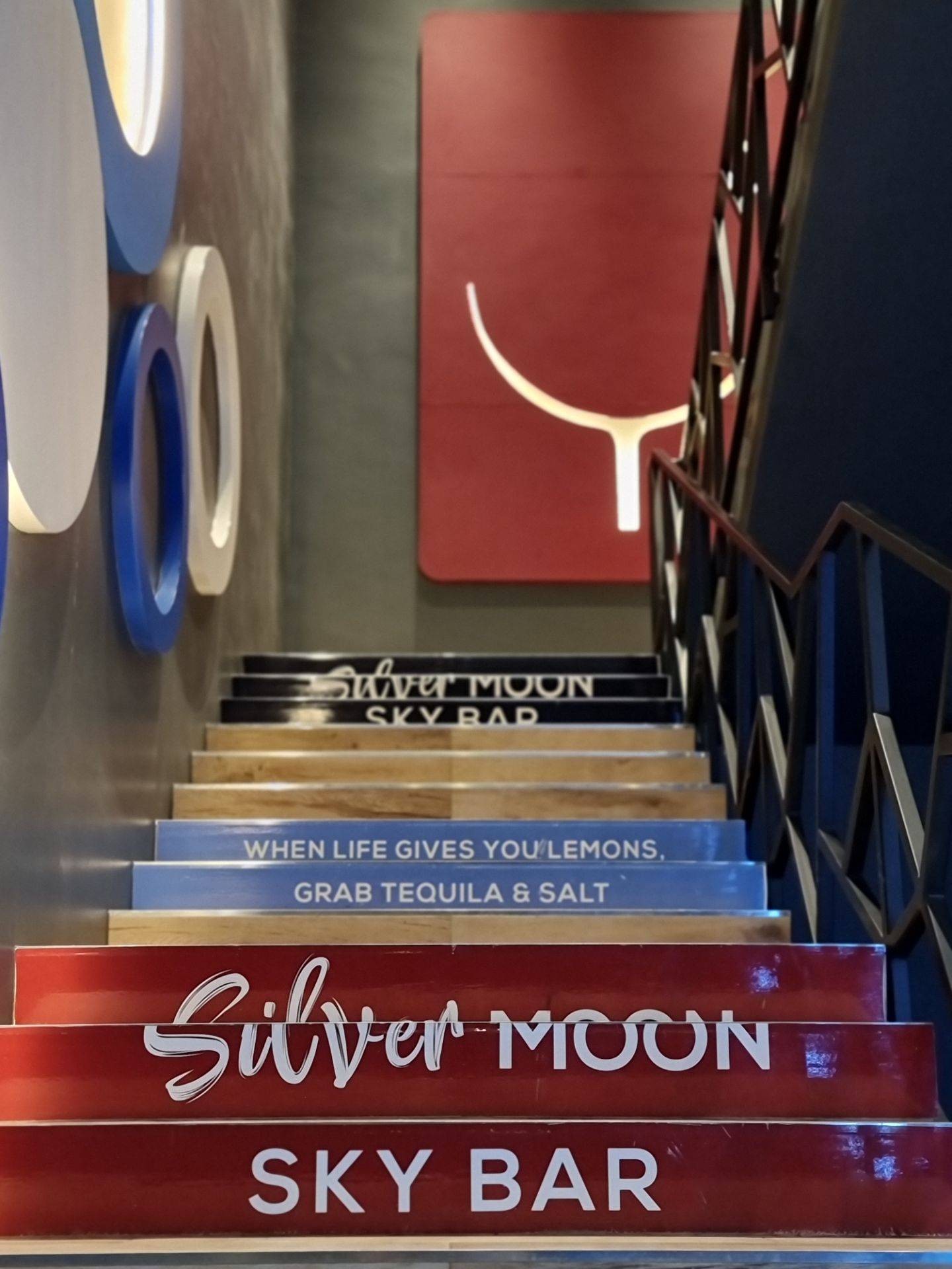 รูป Silver Moon Rooftop Bar Novotel Sriracha & Koh Si Chang Marina Bay