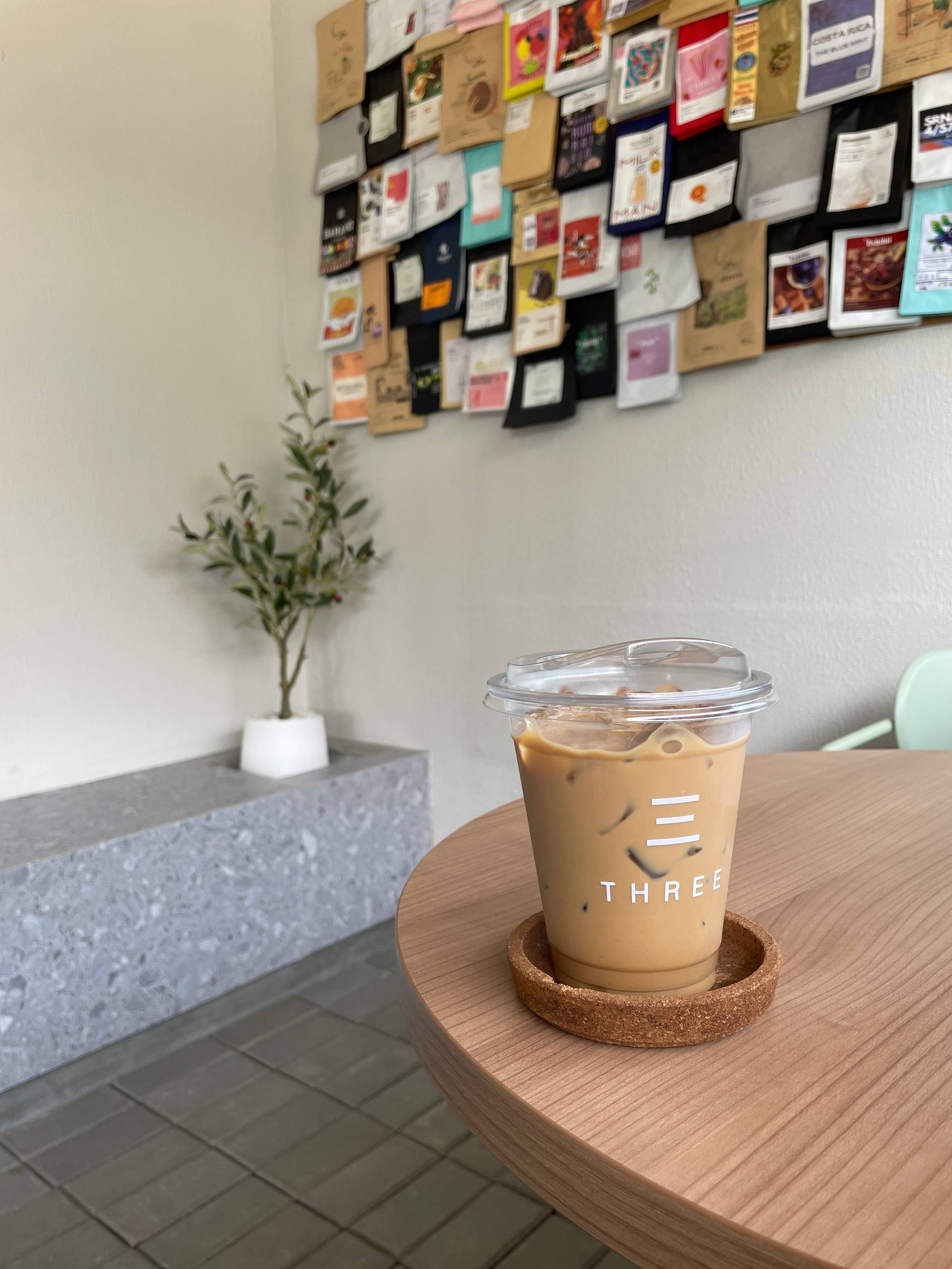 รีวิว THREE Cafe - กาแฟดี บรรยากาศดี - Wongnai