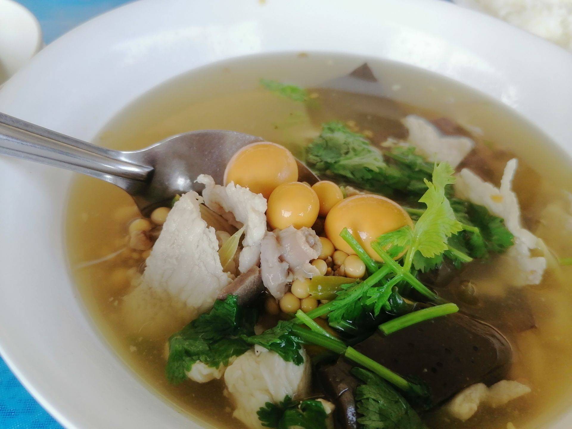 ต้มยำไก่เครื่องในไข่อ่อน ร้าน เพ็ญไก่หุบบอน อมตะนคร