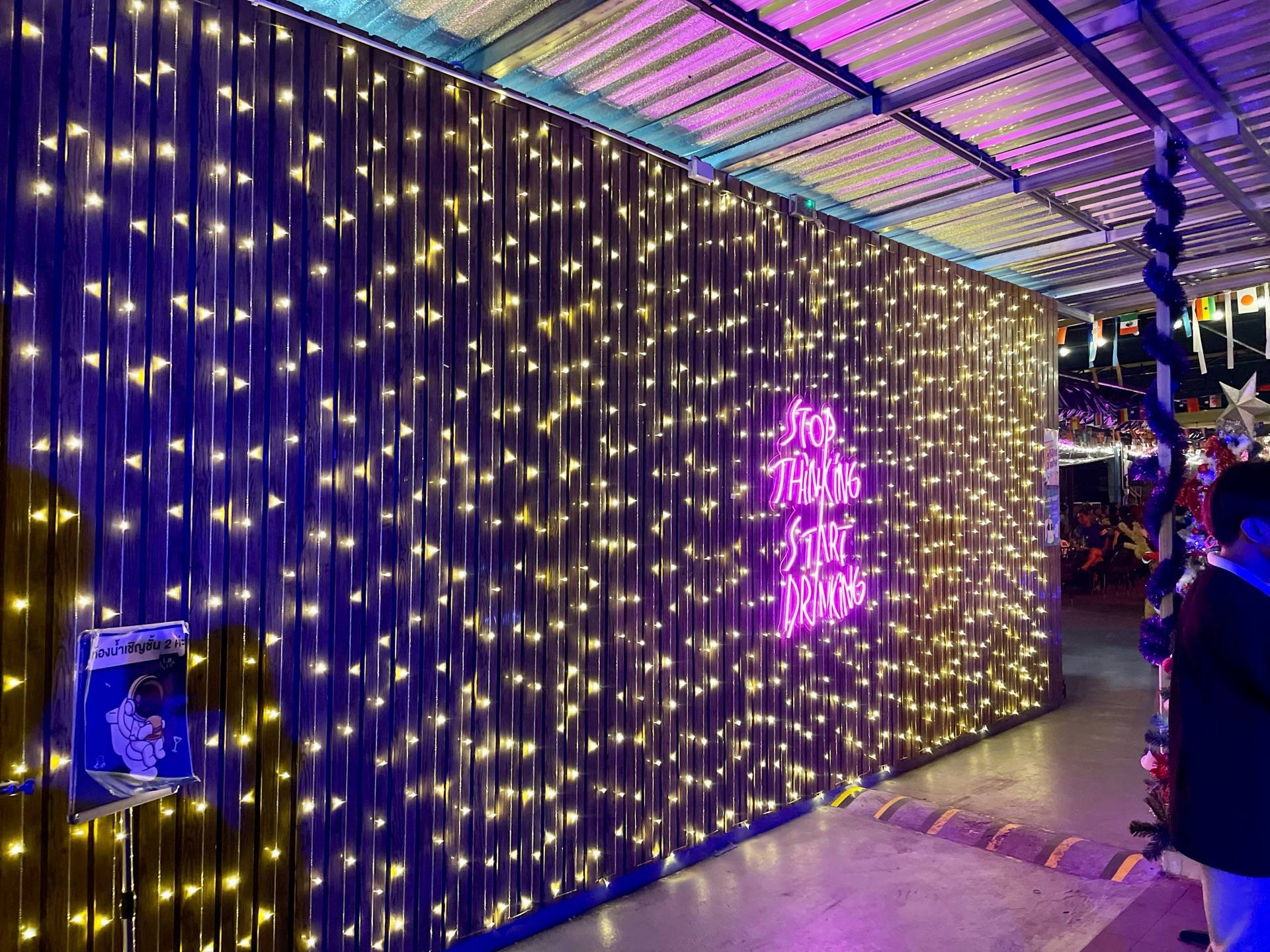 บรรยากาศ. ร้าน Laloy Bar