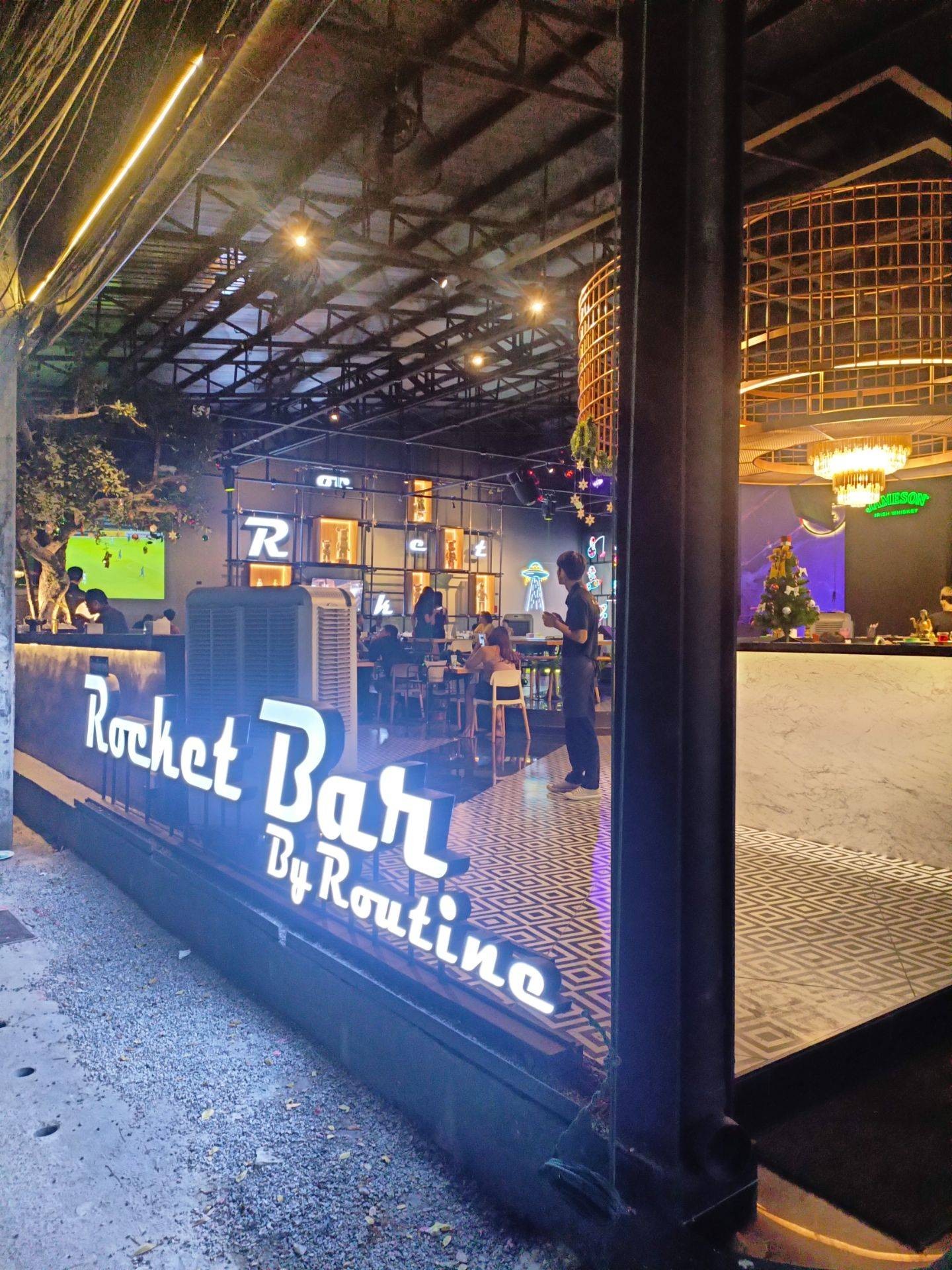 รีวิว Rocket Bar By Routine - ปรับปรุงใหม่สวย.ไฉไลกว่าเดิม