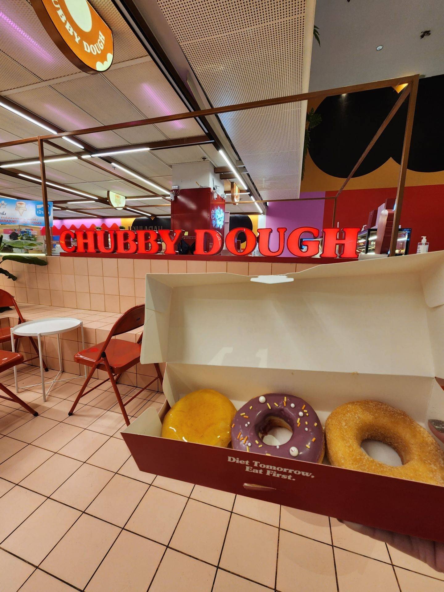รีวิว Chubby Dough Flagship Store at CTW เซ็นทรัลเวิล์ด - ขนมกลมๆ มีรู ...