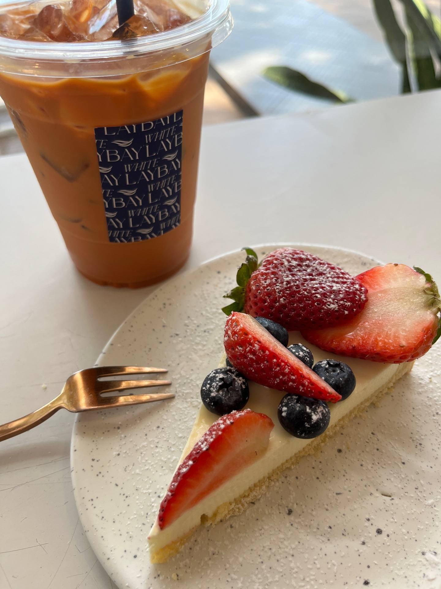 รีวิว White Lay Bay - คาเฟ่ริมทะเล white lay bay