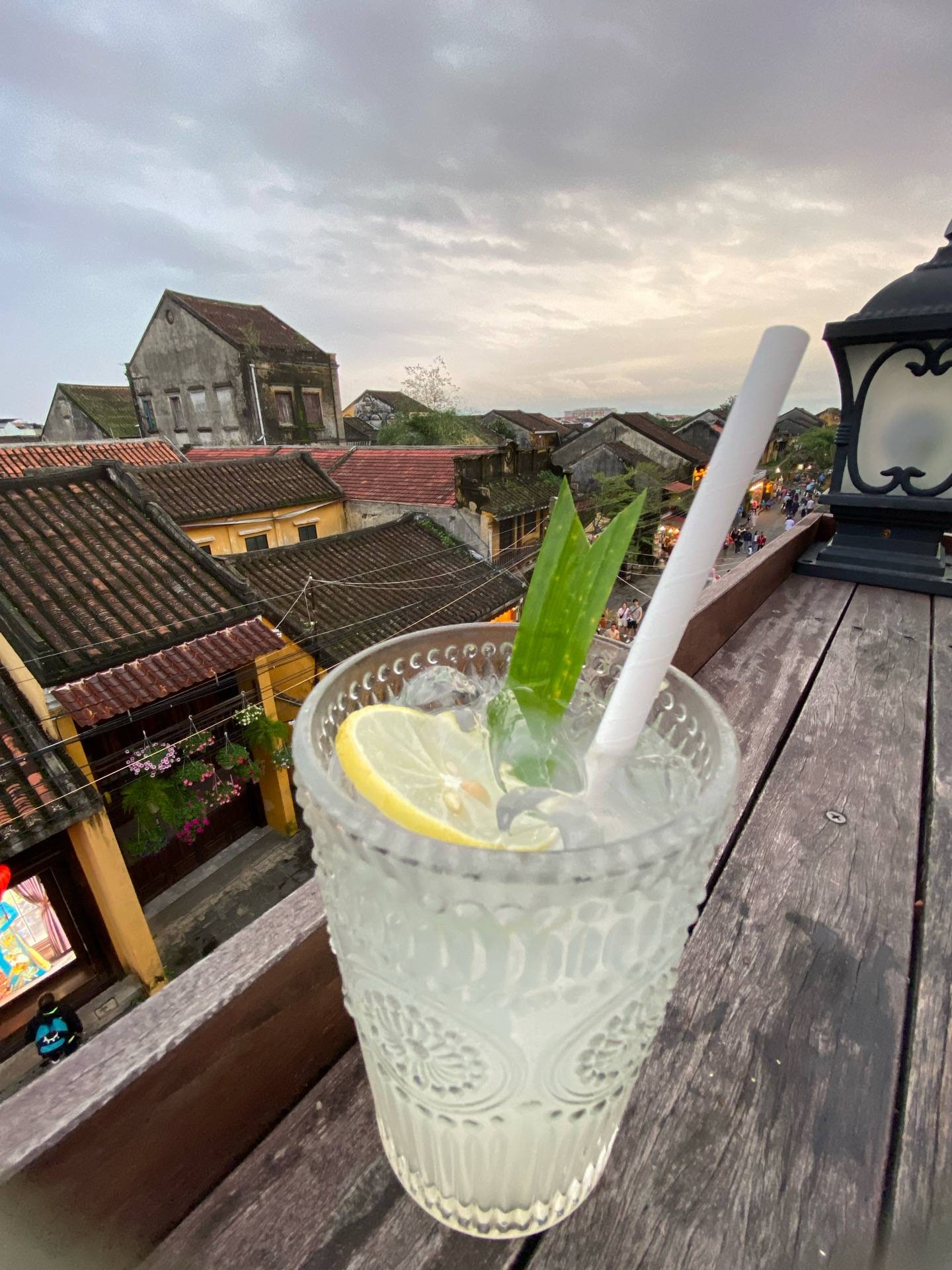 รีวิว Faifo Coffee - ร้านกาแฟเท่ๆ มีดาดฟ้าให้ถ่ายรูป