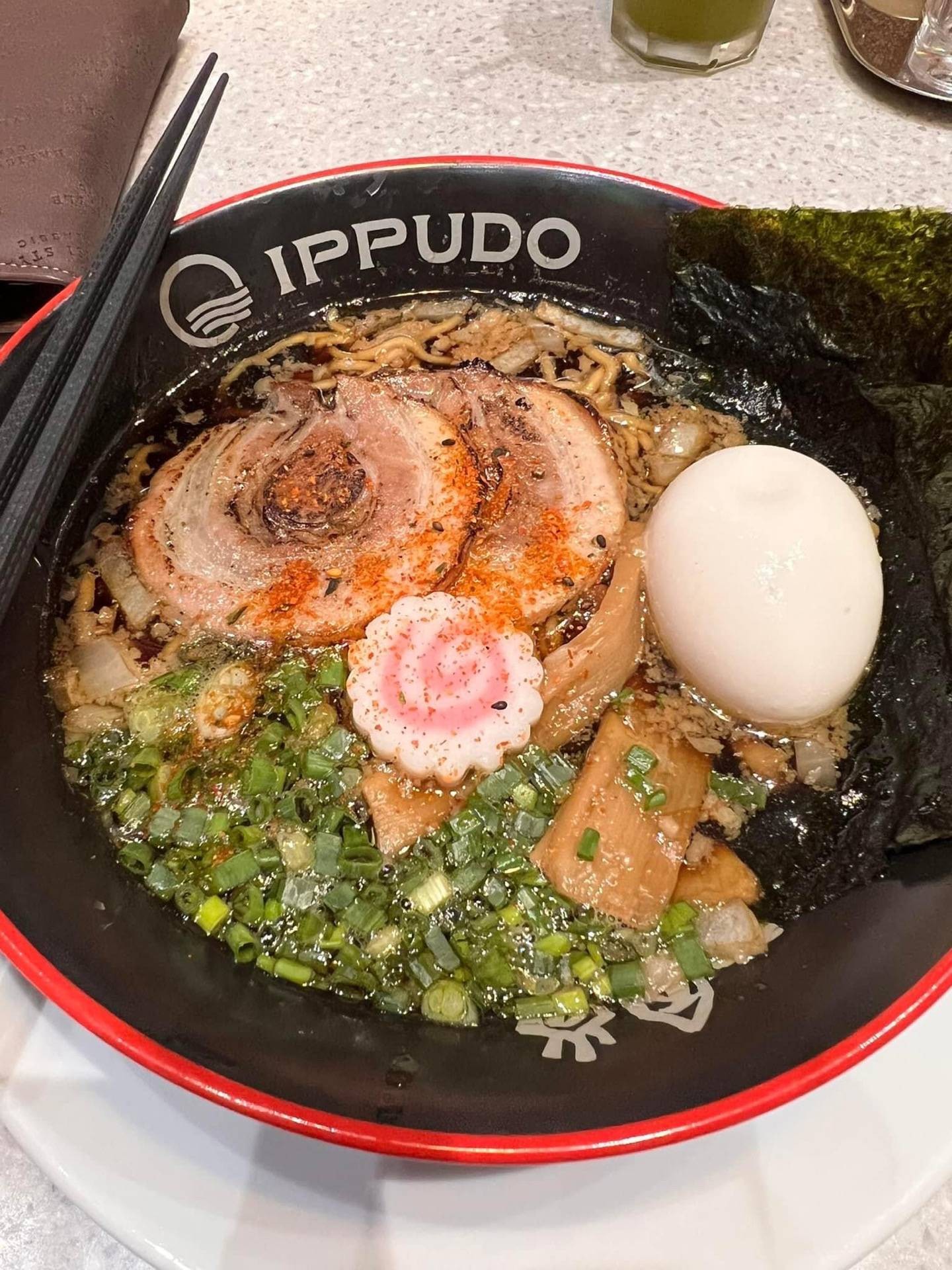 รีวิว Ramen Ippudo เซ็นทรัล เอ็มบาสซี่ - อร่อย ซดน้ำซุปจนเกลี้ยงชาม