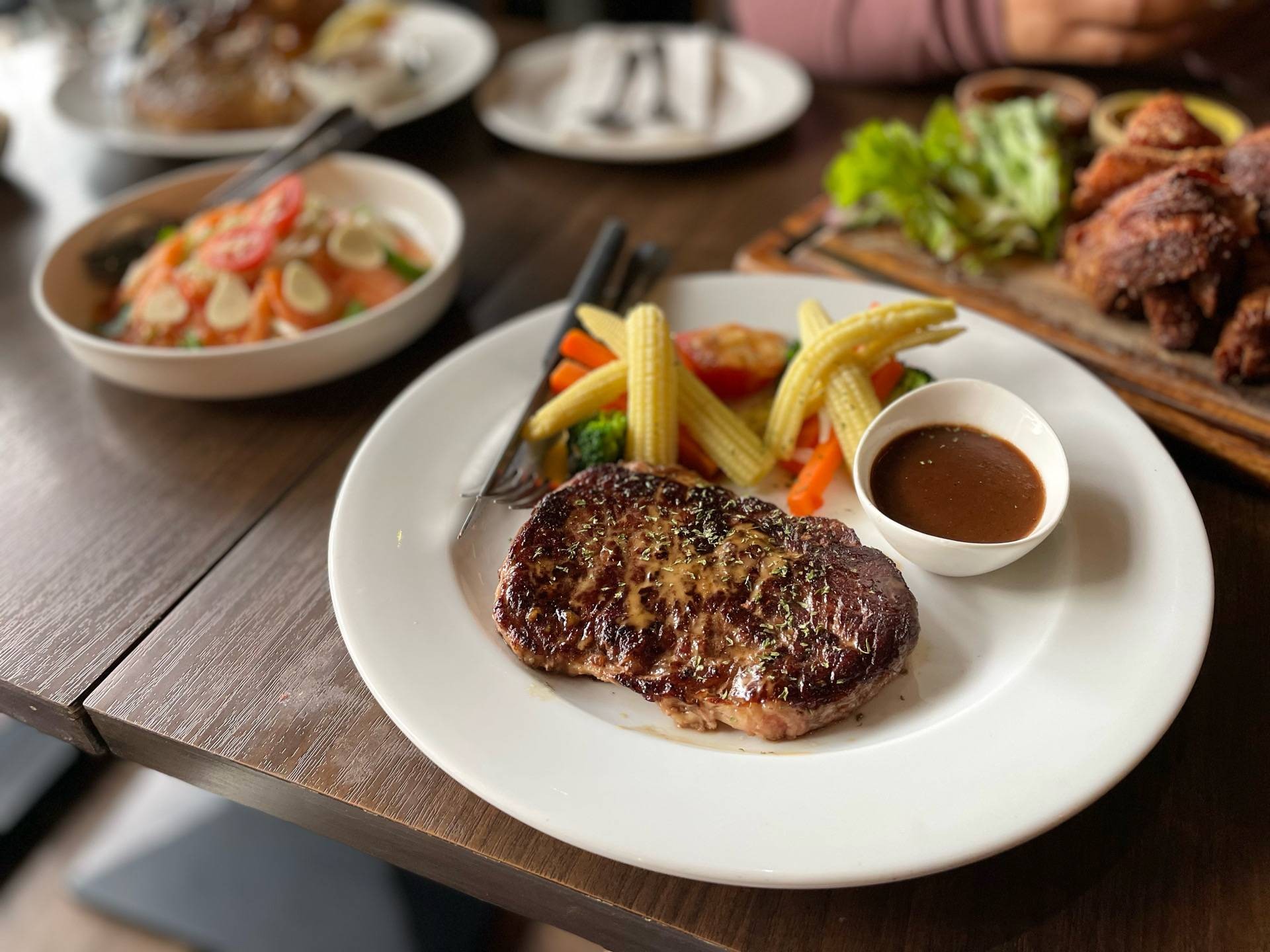 🥩 Australian Prime Rib Eye Steak. (ราคา 940+ บาท) ร้าน Oak Wine & Grill
