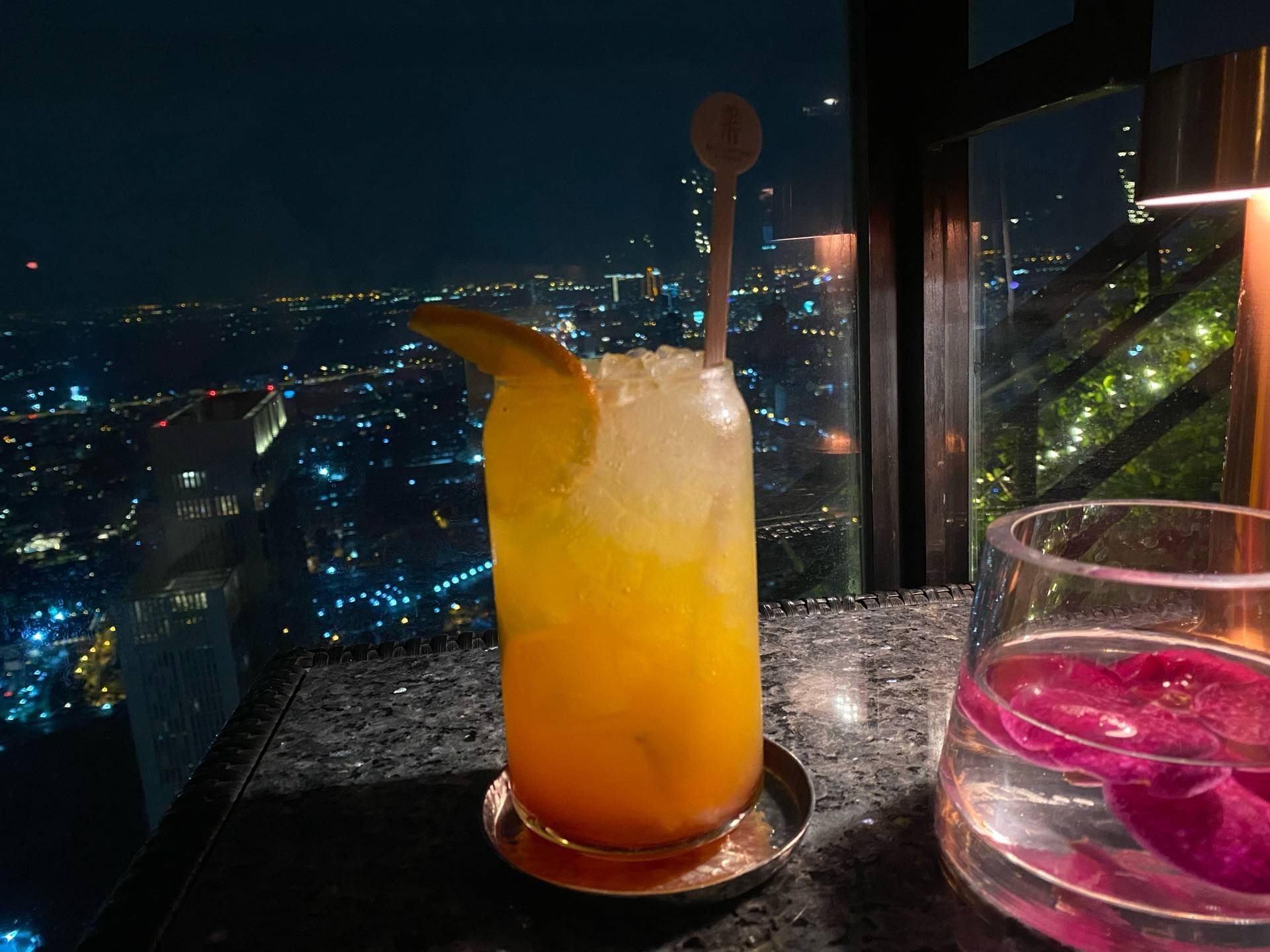 รูป Vertigo and Moon Bar - Wongnai