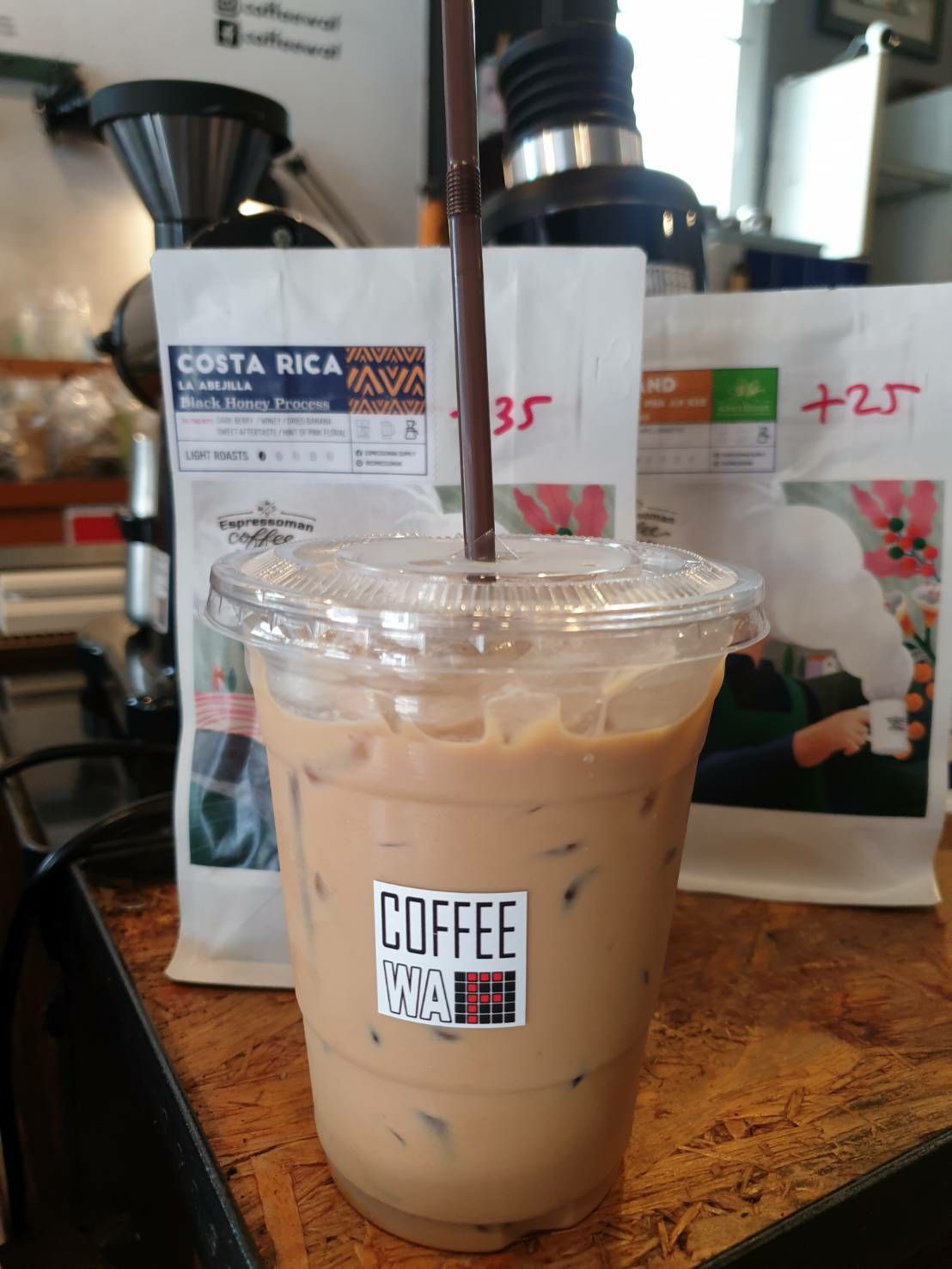 รีวิว COFFEE WAFคอฟฟี่วอฟ (Coffee-Waffle-Salad) - กาแฟร้านเล็กๆที่ ...