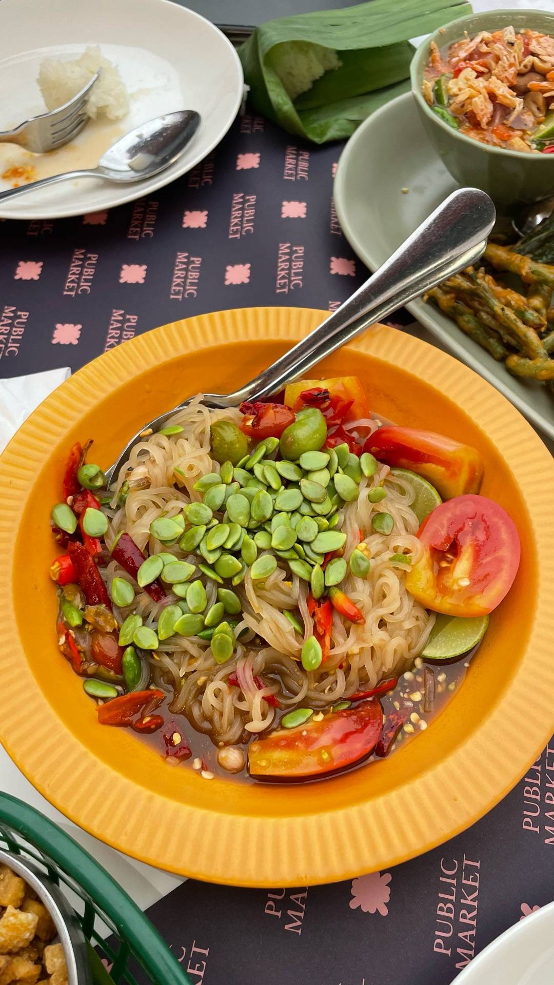 ตำเส้นเล็กปลาร้านัว ร้าน Phed Phed POP เซ็นทรัล ชิดลม