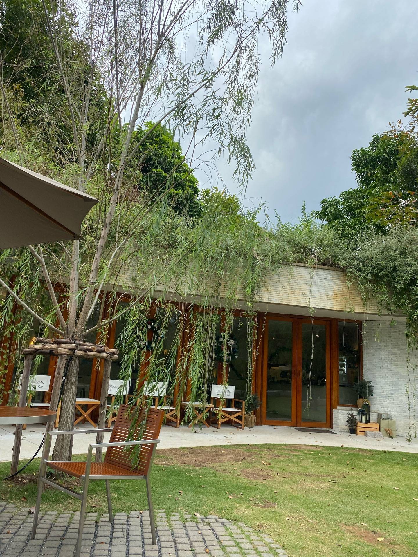 รีวิว Rabbit Cafe by Hotel Labaris - บรรยากาศร้านดีมากไฝๆ