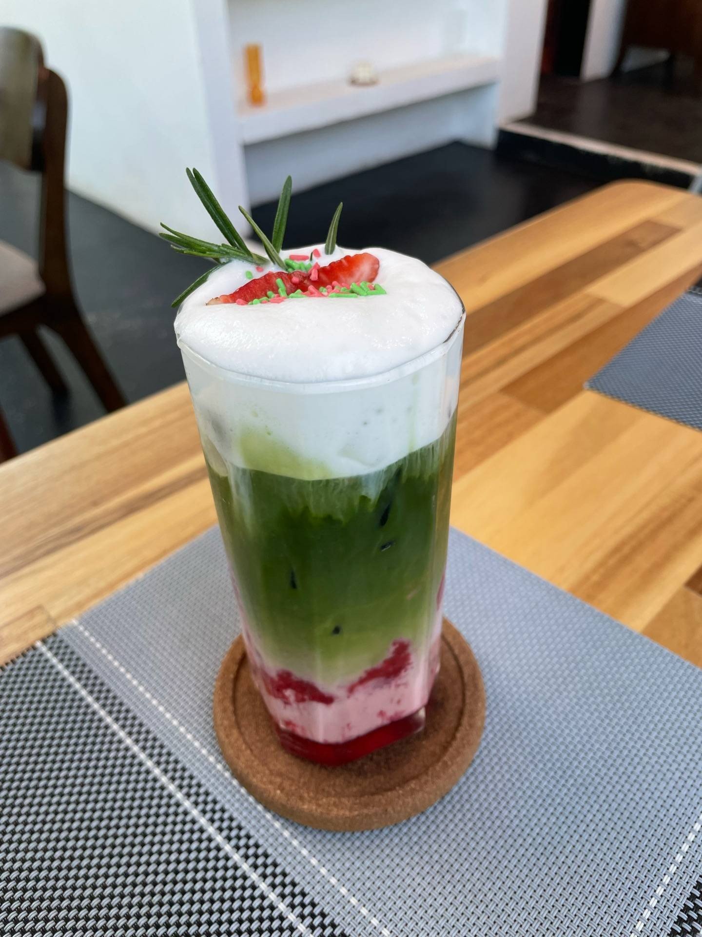 รีวิว Fleur Cafe and Eatery - คาเฟ่ในสวนสวยรวยระรินด้วยกลิ่นกุหลาบซาบนาสา