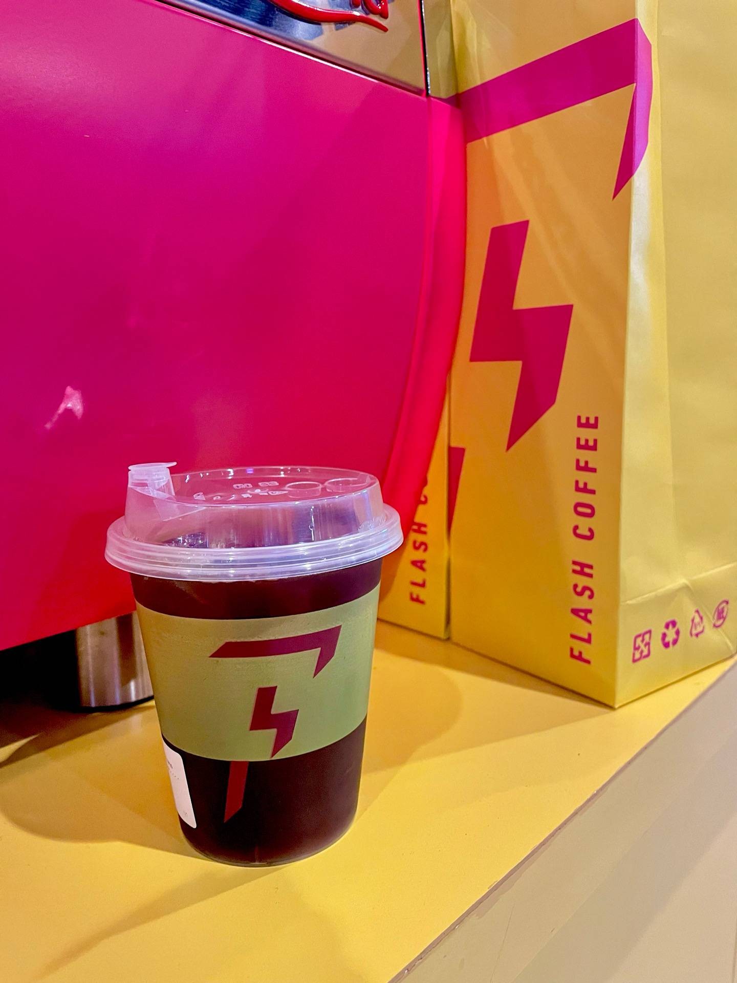 รีวิว Flash Coffee สยามเซ็นเตอร์ - ครั้งแรกที่ชิมแบรนด์นี้ กาแฟดีเกิน ...