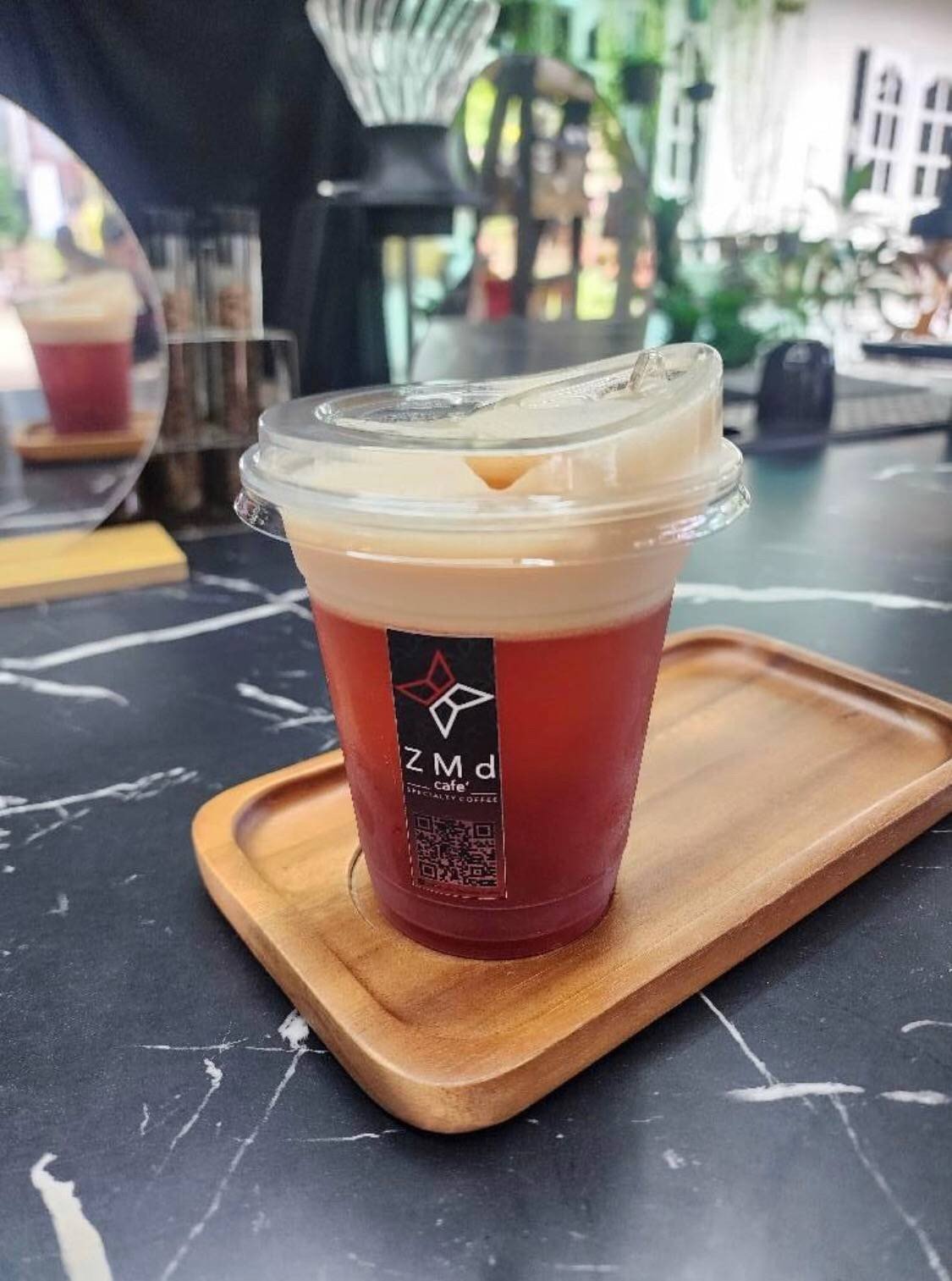 รีวิว Z M d cafe’ Specialty Coffee สกลนคร - signature กาแฟส้ม ในน้ำแข็งส้ม
