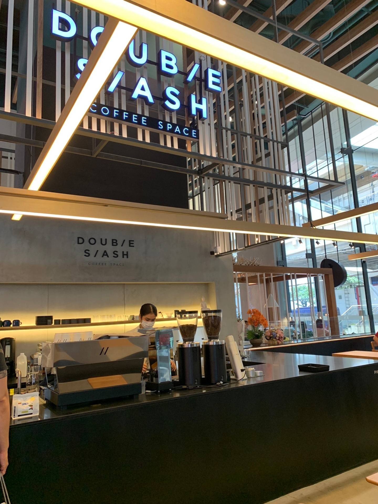 รีวิว DOUBLE SLASH // COFFEE SPACE RAMA 8 - กาแฟดี ร้านสวย