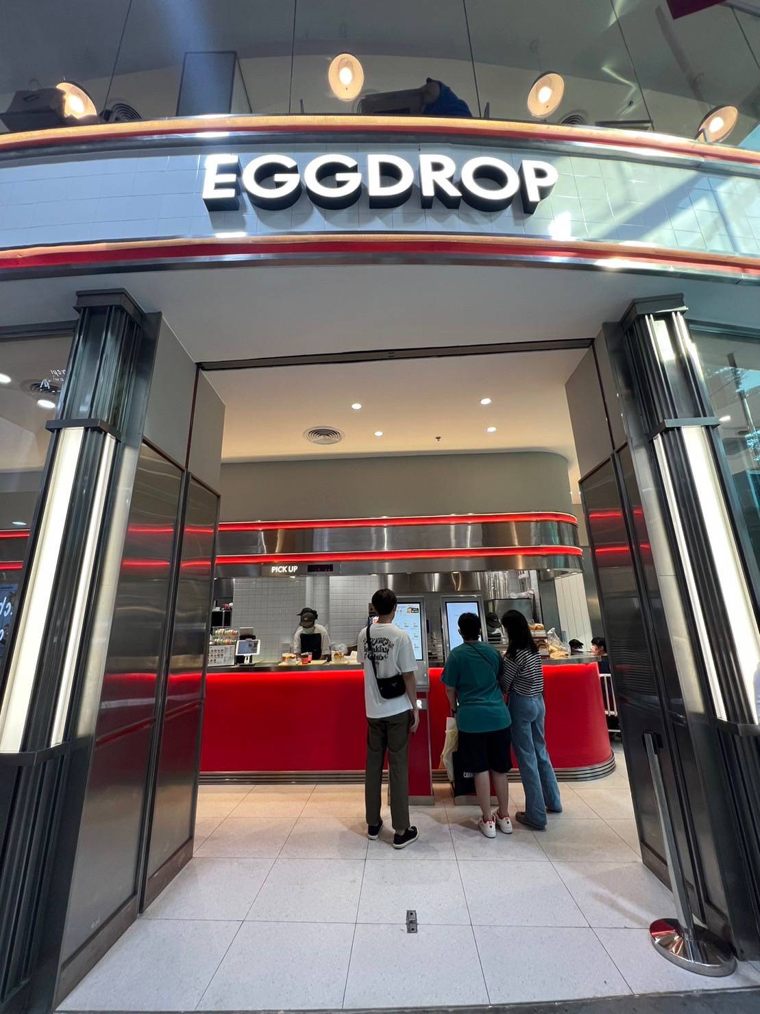 รูป Eggdrop Thailand Flagship Store Centerpoint Siam Square