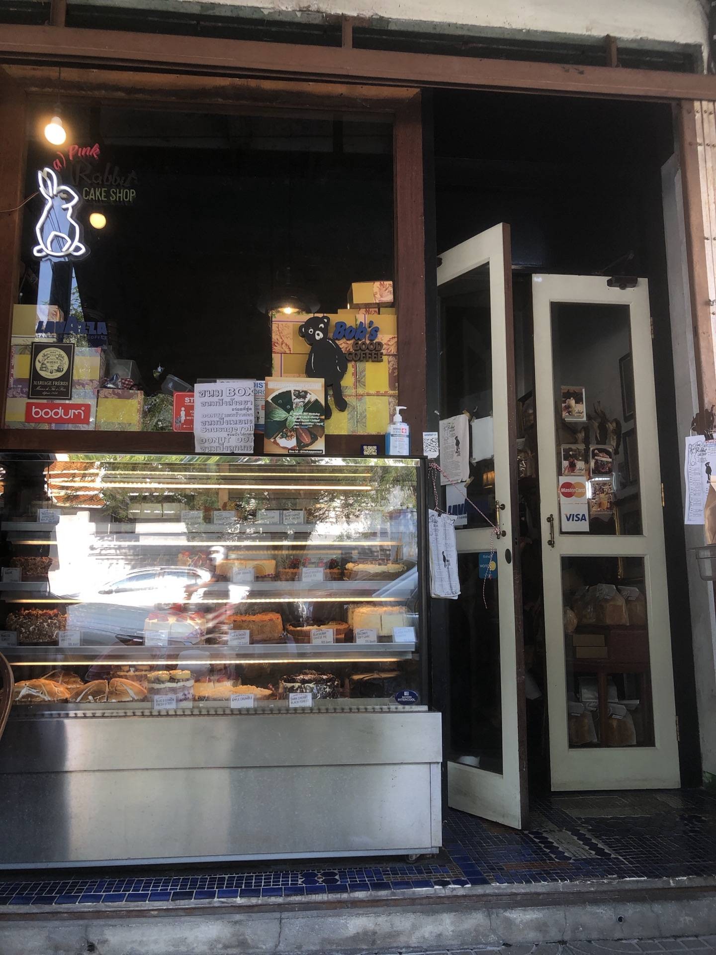 รีวิว A Pink Rabbit + Bob ท่าเตียน ท่าเตียน - ร้านเค้กธรรมดา แต่รสชาติ ...