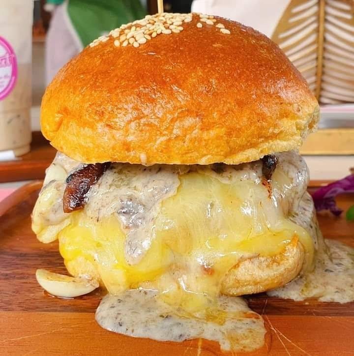 รีวิว Ketoconnect Cafe เอกมัย - อาหารอร่อย บรรยากาศดี