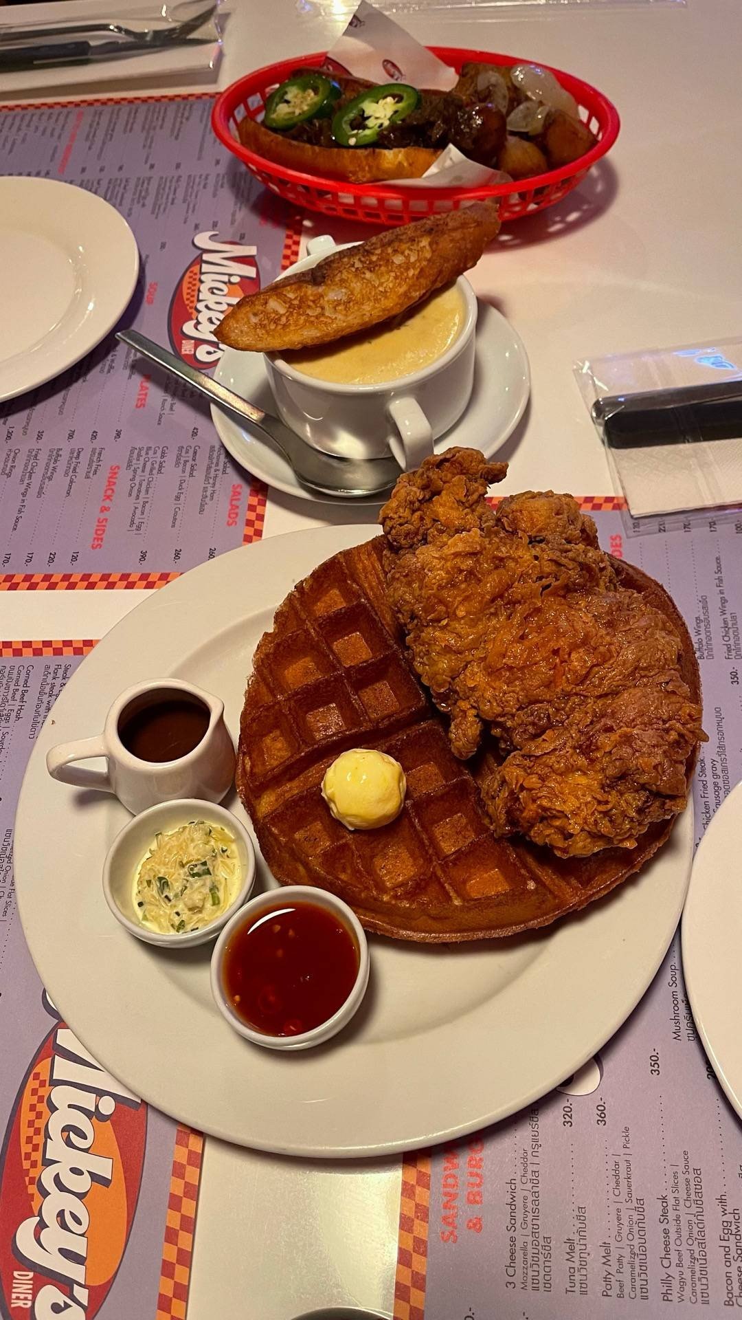 รีวิว Mickey's Diner BKK - อร่อยทุกอย่าง หักดาวนึงไก่น้ำมันเยอะไป มี ...