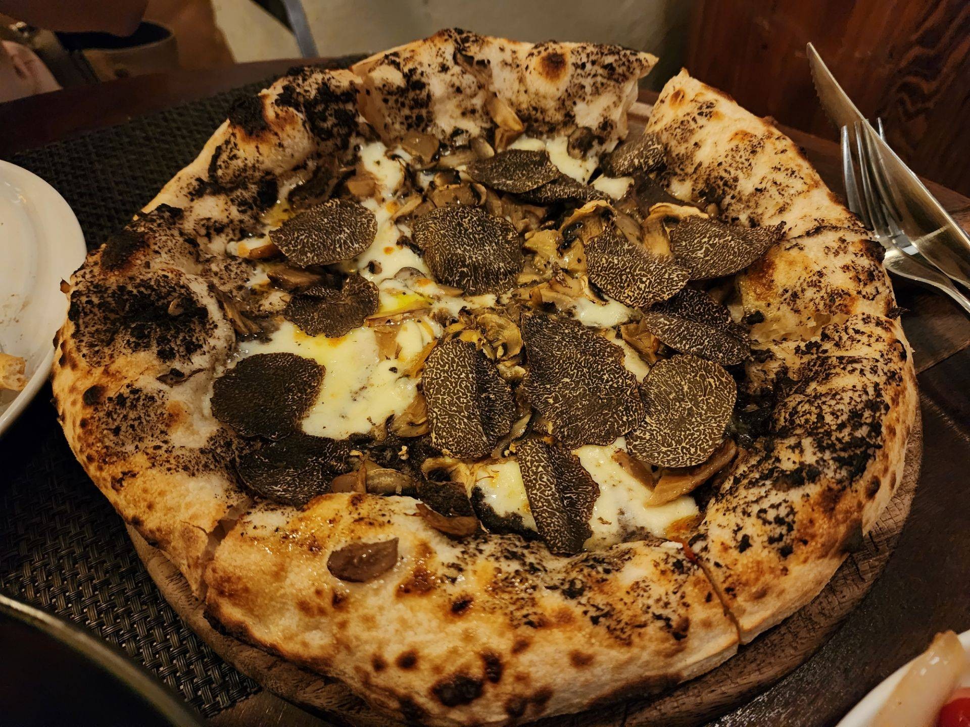 รีวิว L'Oliva Ristorante Italiano & Wine Bar - ทรัฟเฟิลพิซซ่าแบบจุกๆ 🤎🍄 ...