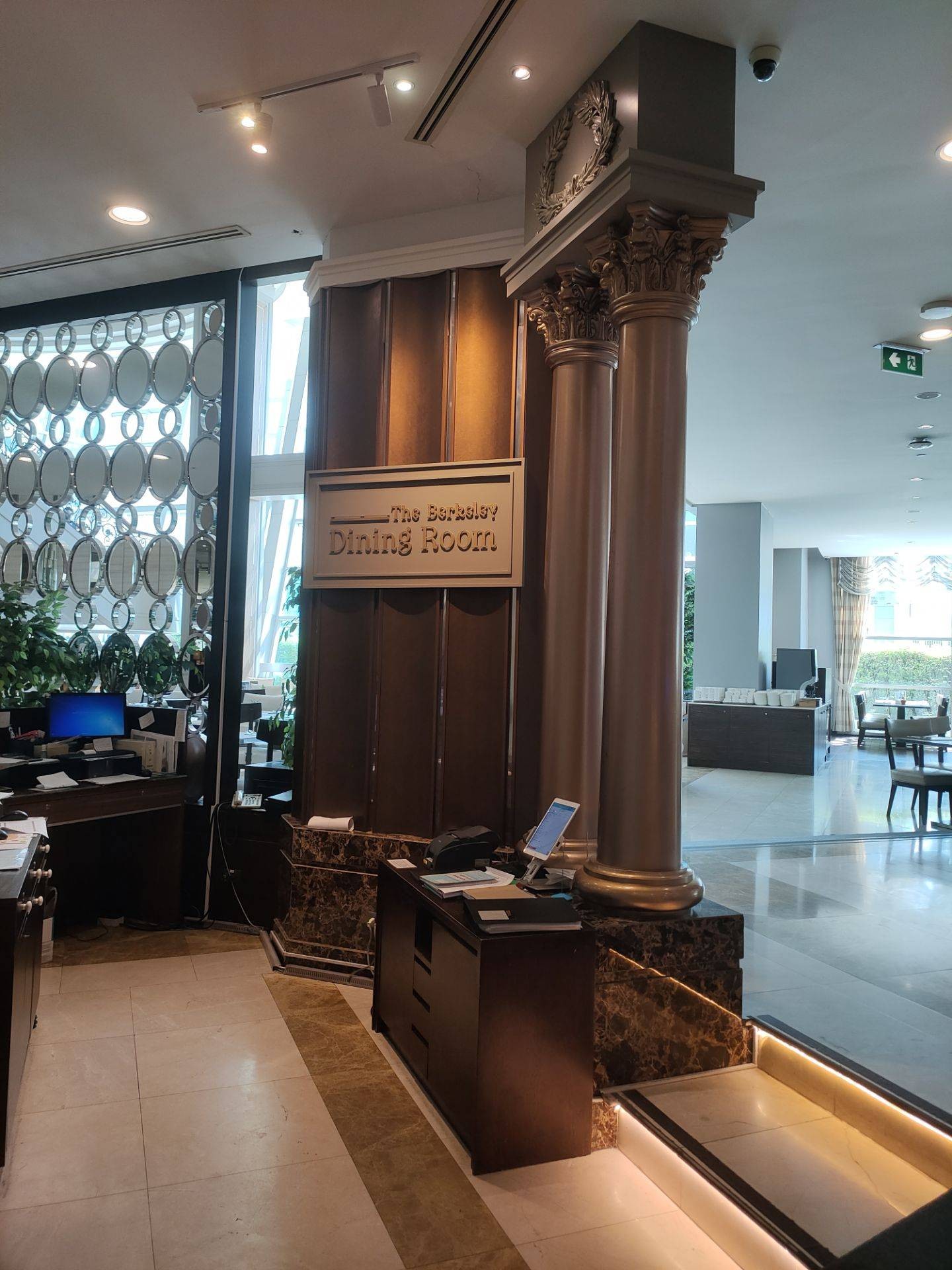 รีวิว The Berkeley Dining Room - คุ้มค่า ราคาไม่ถึง 1,000 บาท