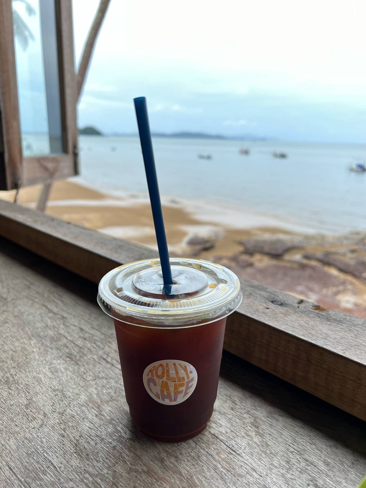 รีวิว Rolly Cafe - คาเฟ่น่ารักๆ ริมทะเล