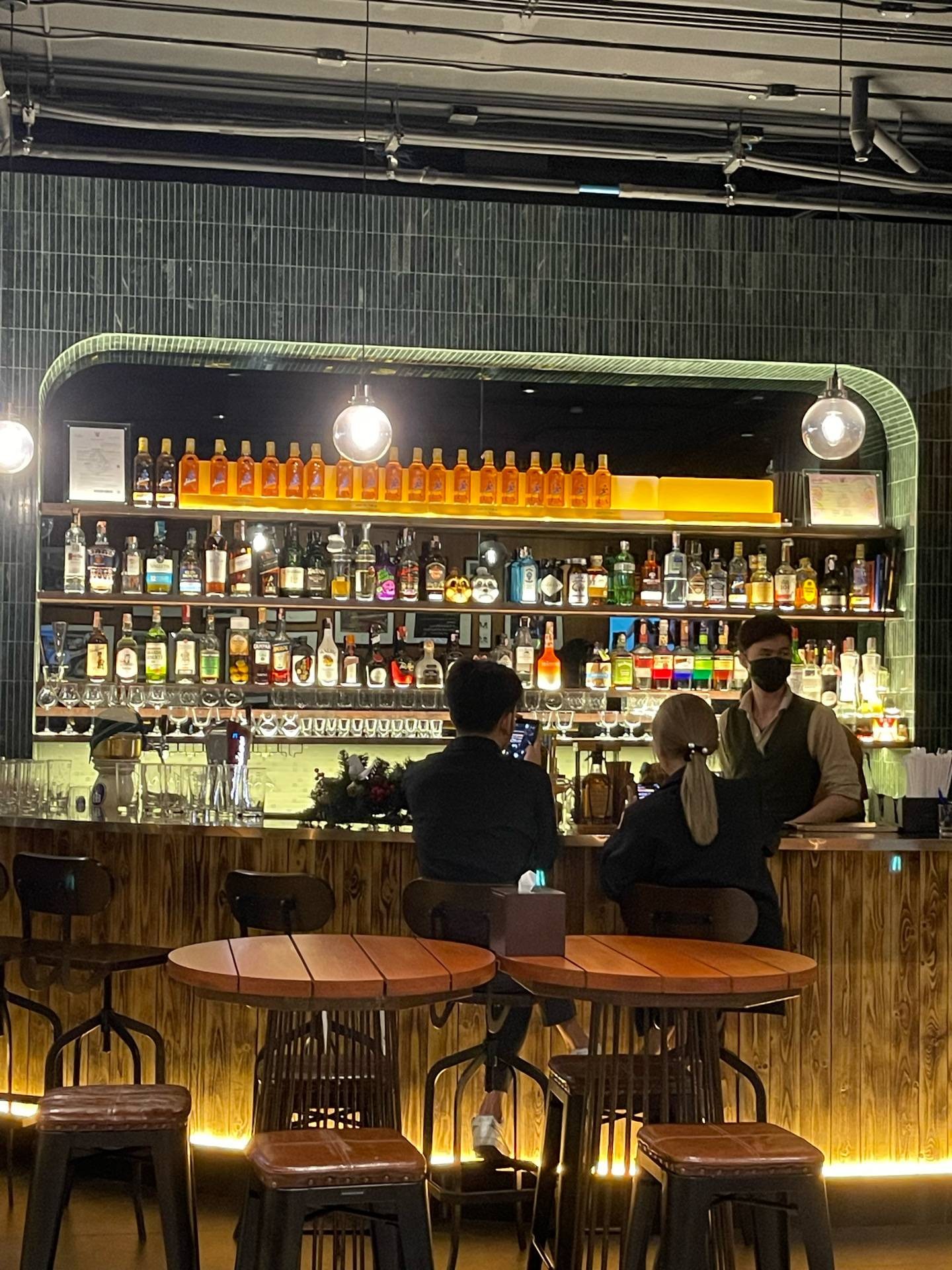 รูป Howler Bar & Grill - Wongnai