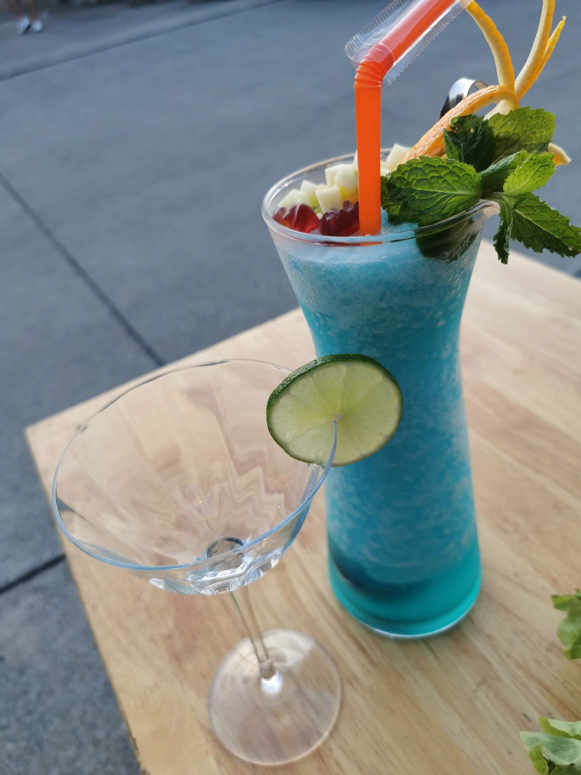 รูป Baboon Bar ตลาดนัดรถไฟ ศรีนครินทร์ - Wongnai