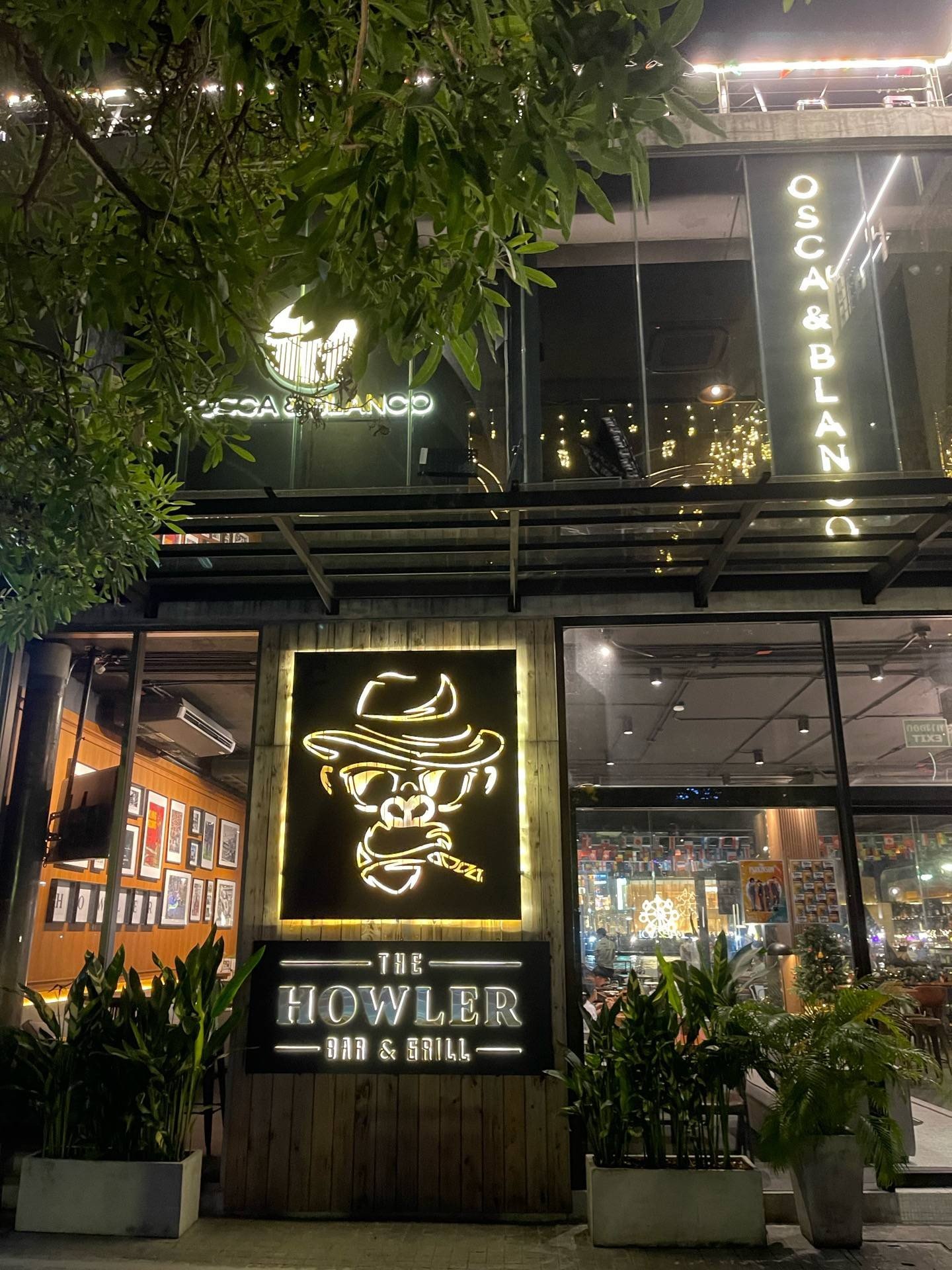 รูป Howler Bar & Grill