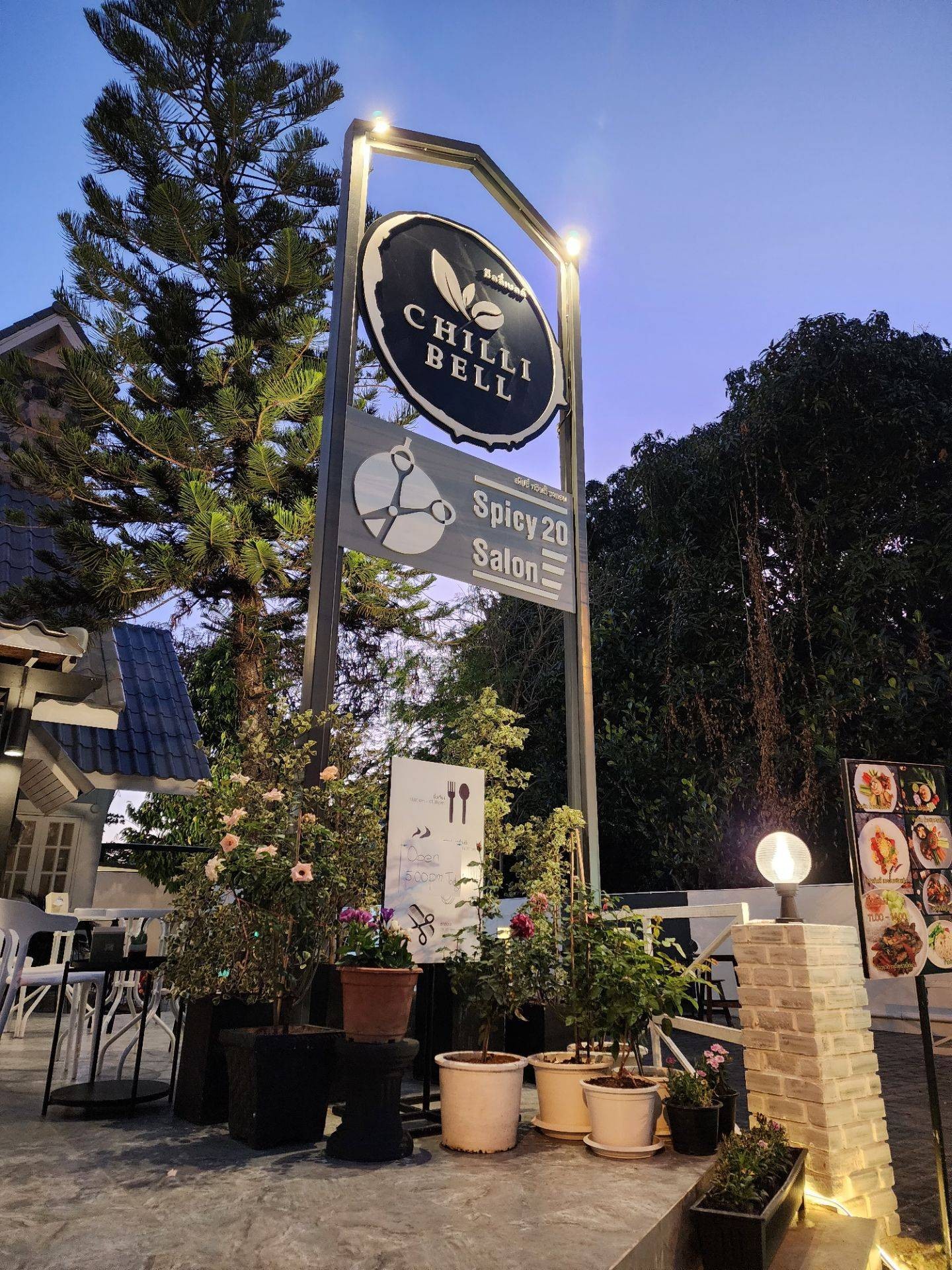 รีวิว Chilli Bell Cafe - คาเฟ่สวยๆ ติดกับหอประชุมนานาชาติเชียงใหม่