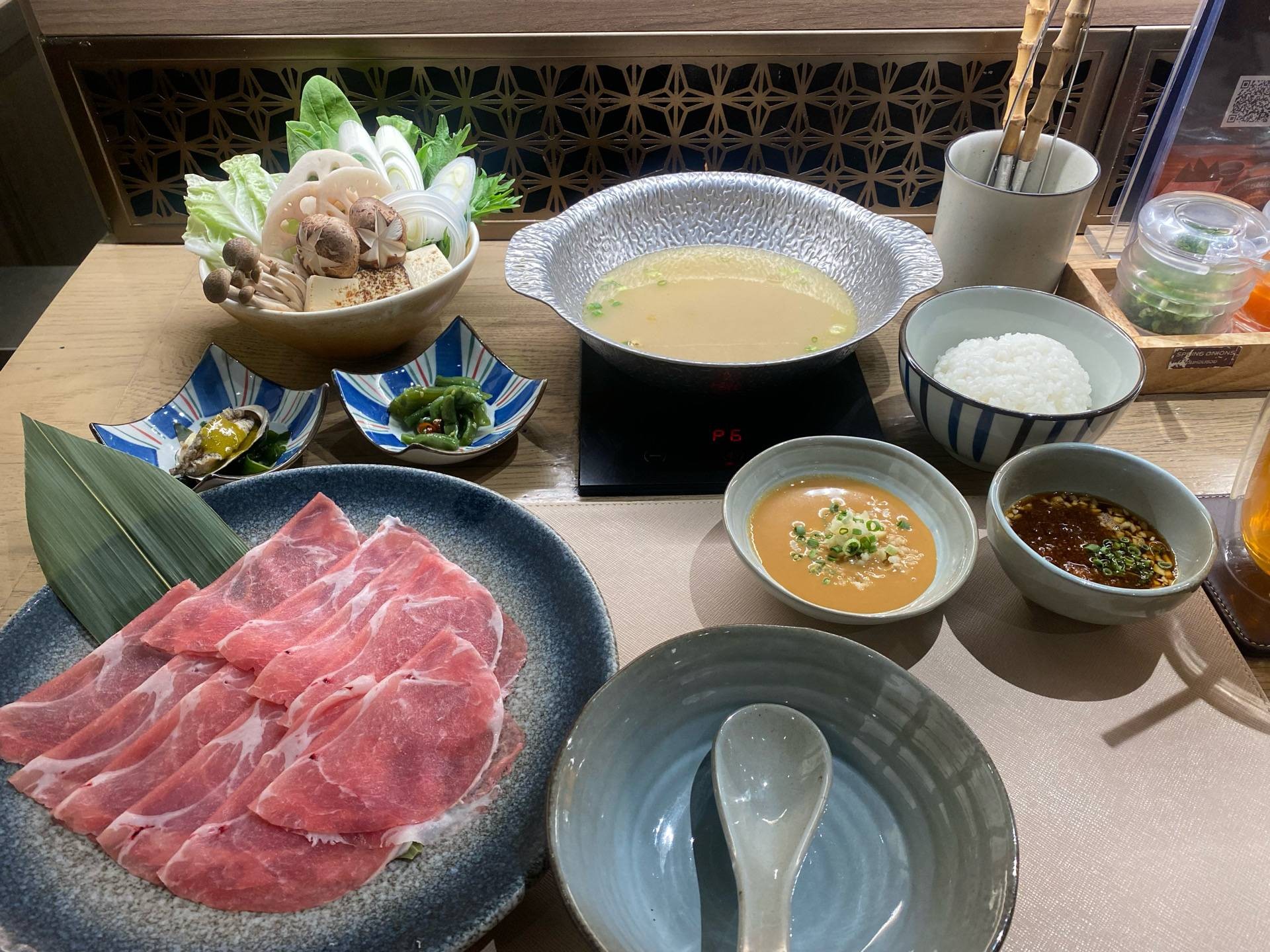 ชุดหมูสันคอ ร้าน Hitori Shabu สยามพารากอน - Wongnai