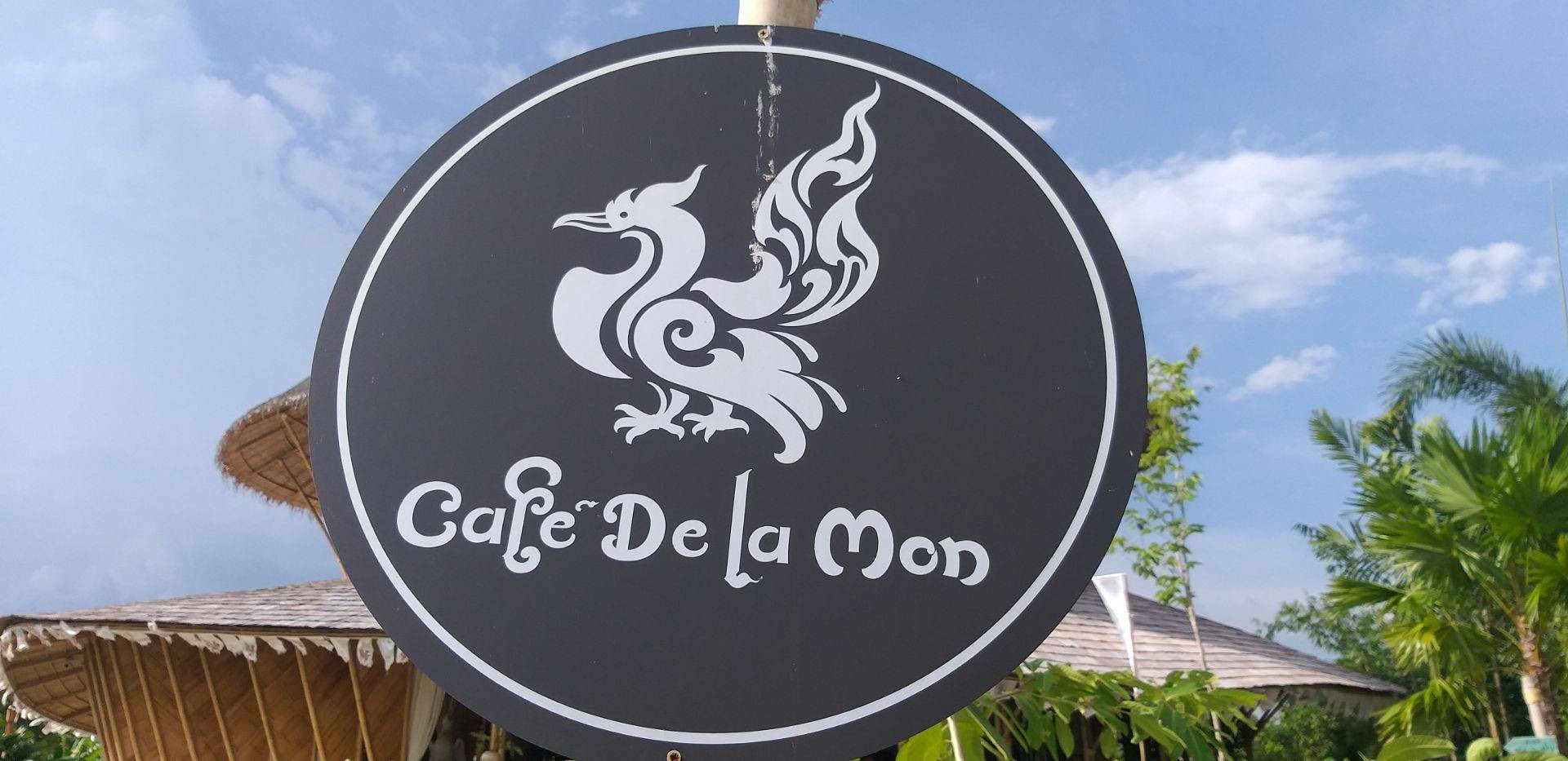 รีวิว Cafe' De La Mon - คาเฟ่เก๋ๆกลางทุ่งนาแถวโพธารามโดยชาวมอญ