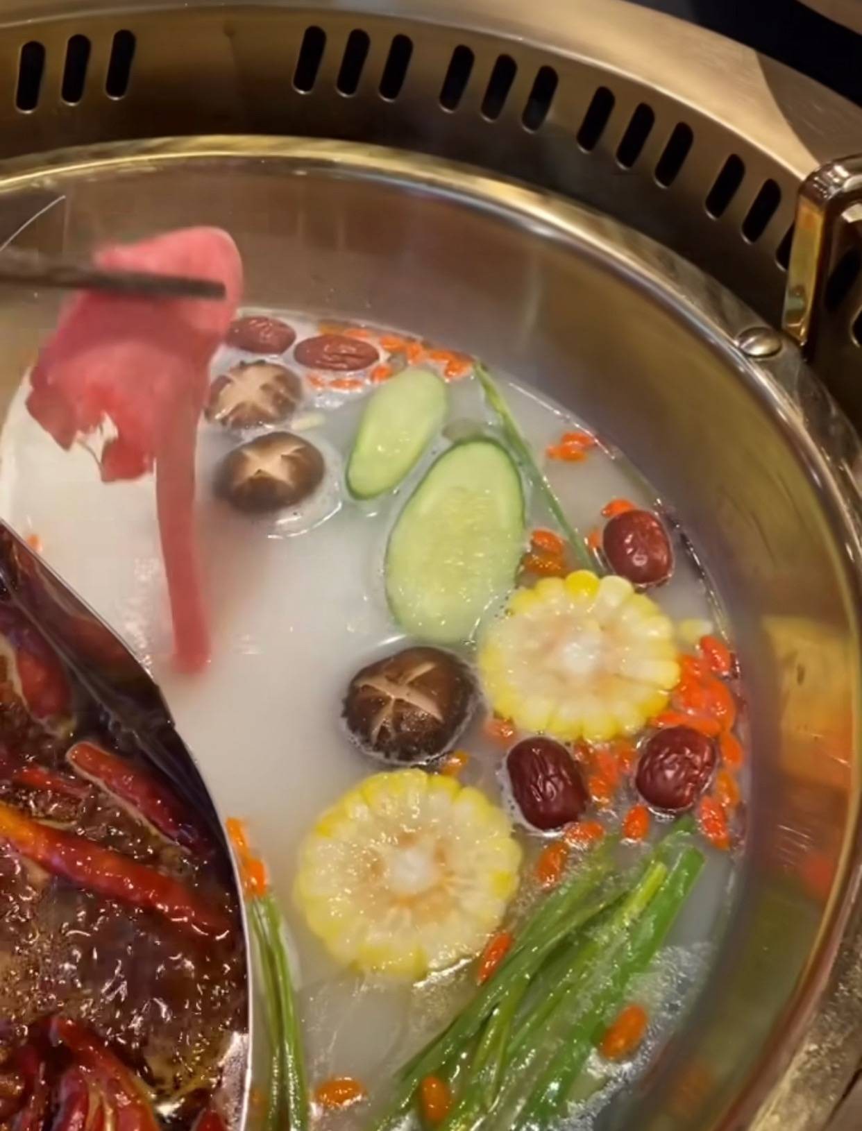 รีวิว Chuan Yu Chinese Hotpot 川渝老火锅 - ร้านชาบูหมาล่า บนหัวมุมถนนนราธิวาส