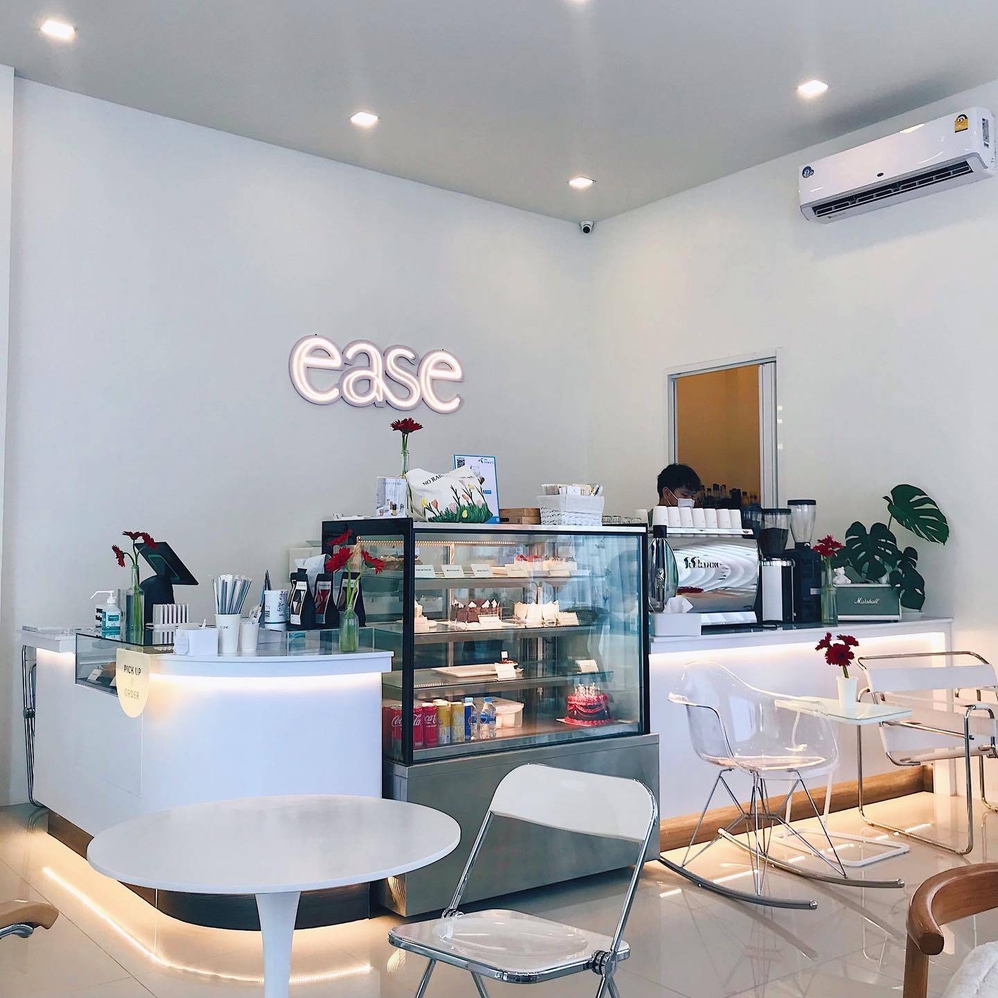 รูป ease cafe อีส