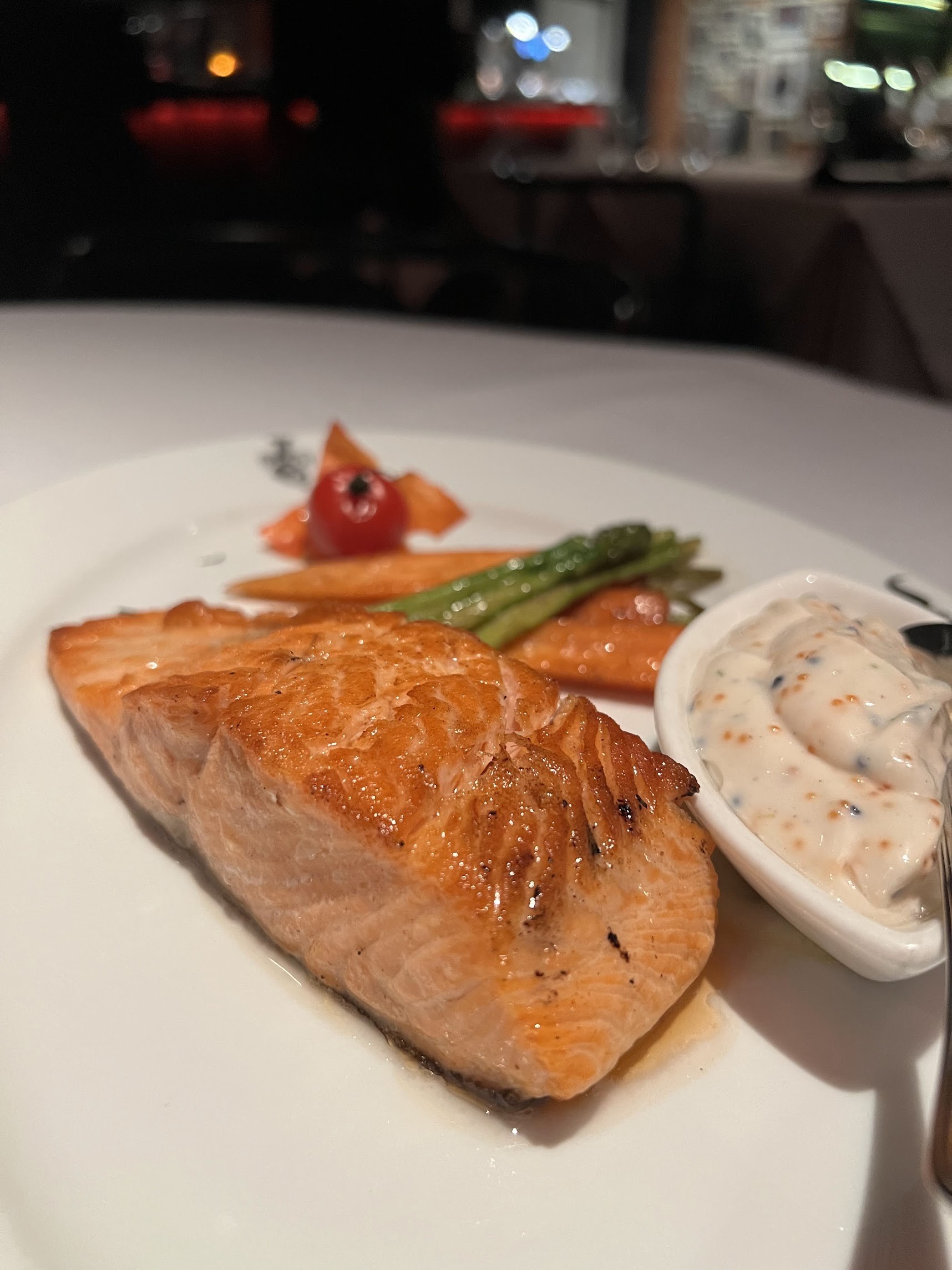 Salmon Fillet ร้าน Sexy Cow Prime Steak & Seafood - Wongnai