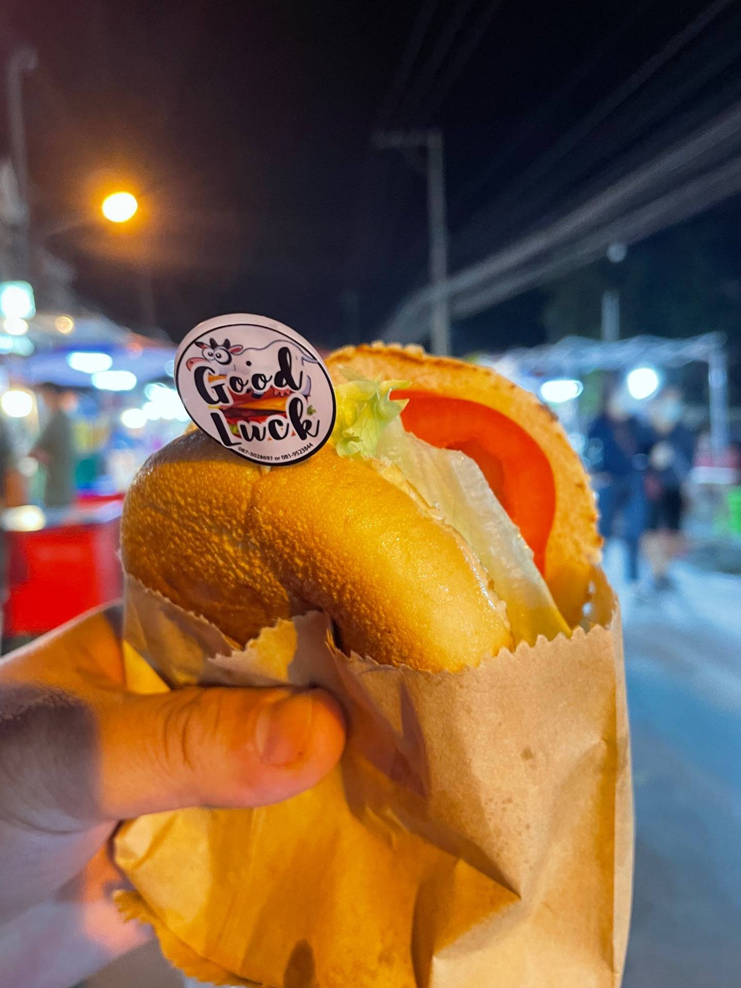 ร้าน Good Luck Burger homemade ถนนคนเดินสันกำแพง | รีวิวร้านอาหาร