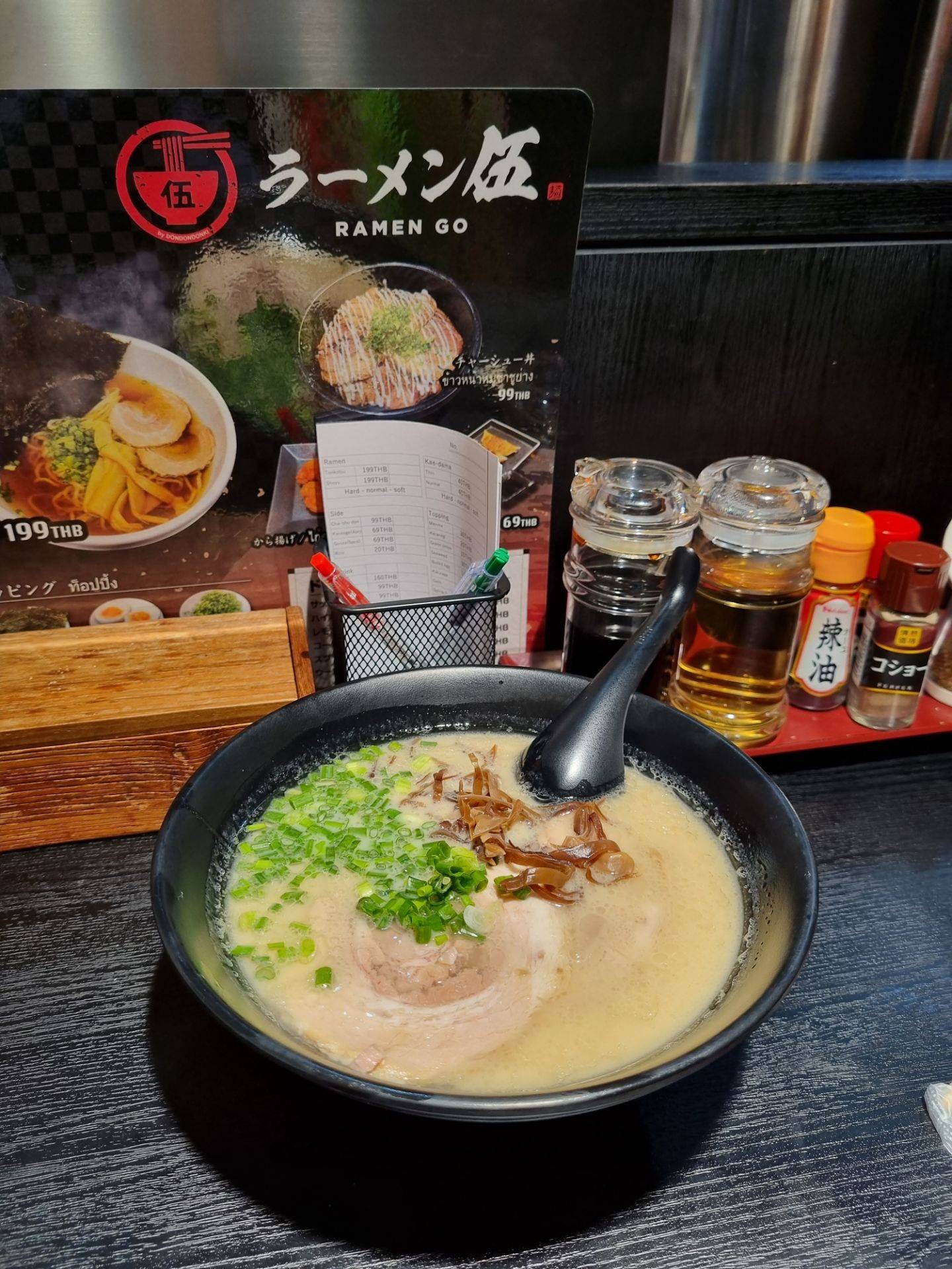 ทงคตสึ ราเมง ร้าน Ramen Go Donki Thaniya Silom