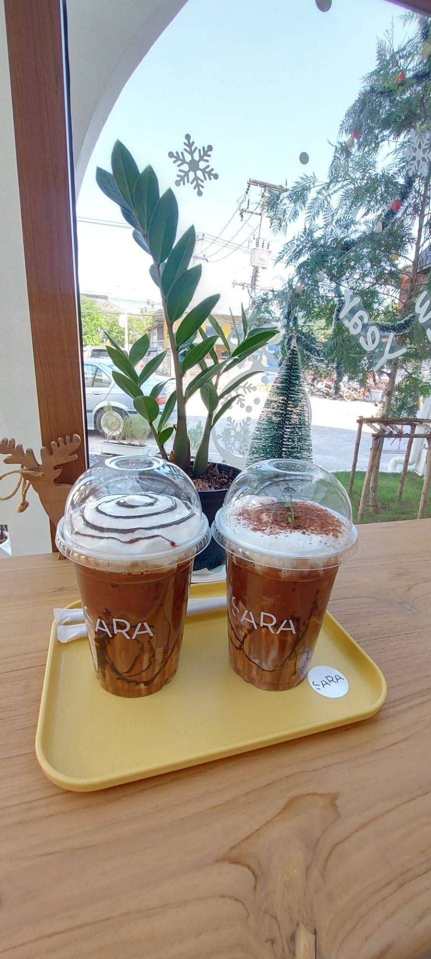 รีวิว SARA cafe - เครื่องดื่มขนมรสชาติ ok ราคาไม่แรงมา แสงในร้านถ่ายรูปสวย