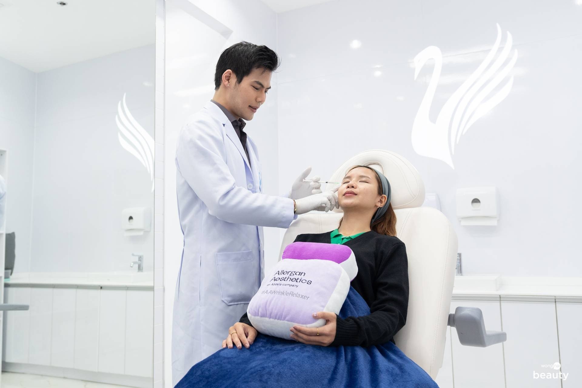 ร้าน V Square Clinic Botox Filler Center Siam Square One ชั้น 6 - Wongnai