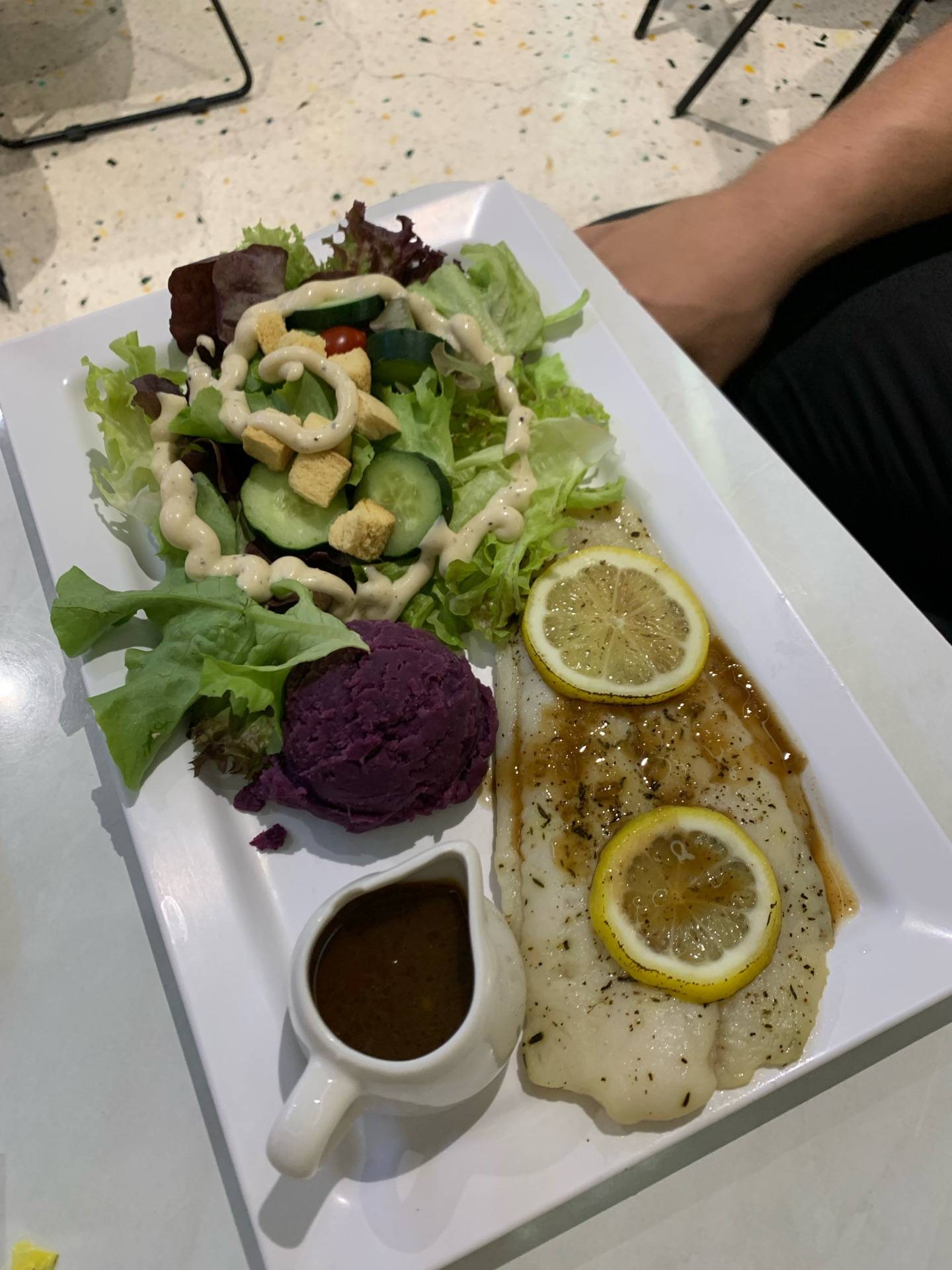 รีวิว Jones' Salad เซ็นทรัลลาดพร้าว - เมนูสุขภาพดี รสชาติสลัดยำไม่ได้ ...