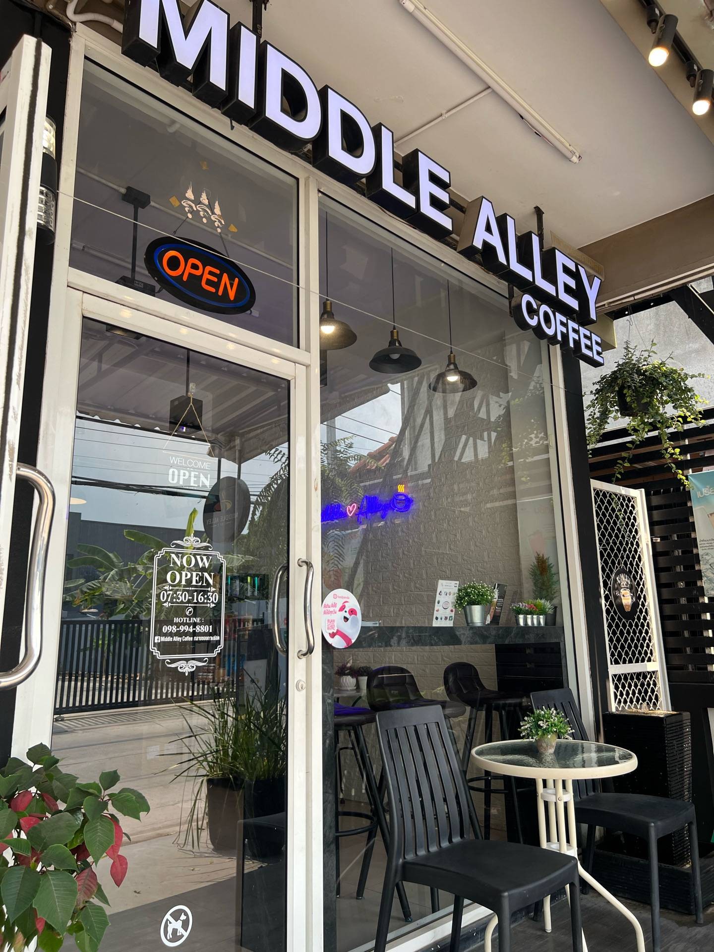 รีวิว Middle Alley Coffee ร่วมสุข - น้องพนักงานน่ารักเต็มใจให้บริการ ...