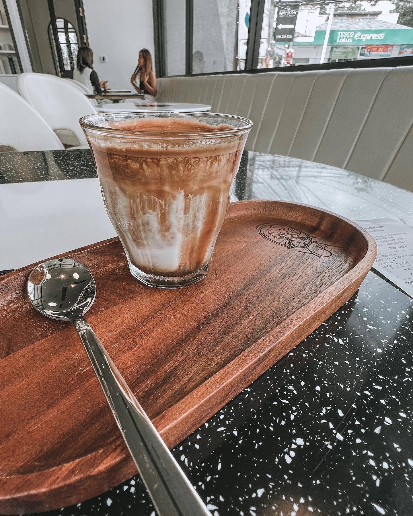 รีวิว Yua Cafe & Things ยัวร์ คาเฟ่ แอนด์ ติงส์ - สายร้านกาแฟหรูหรา ...