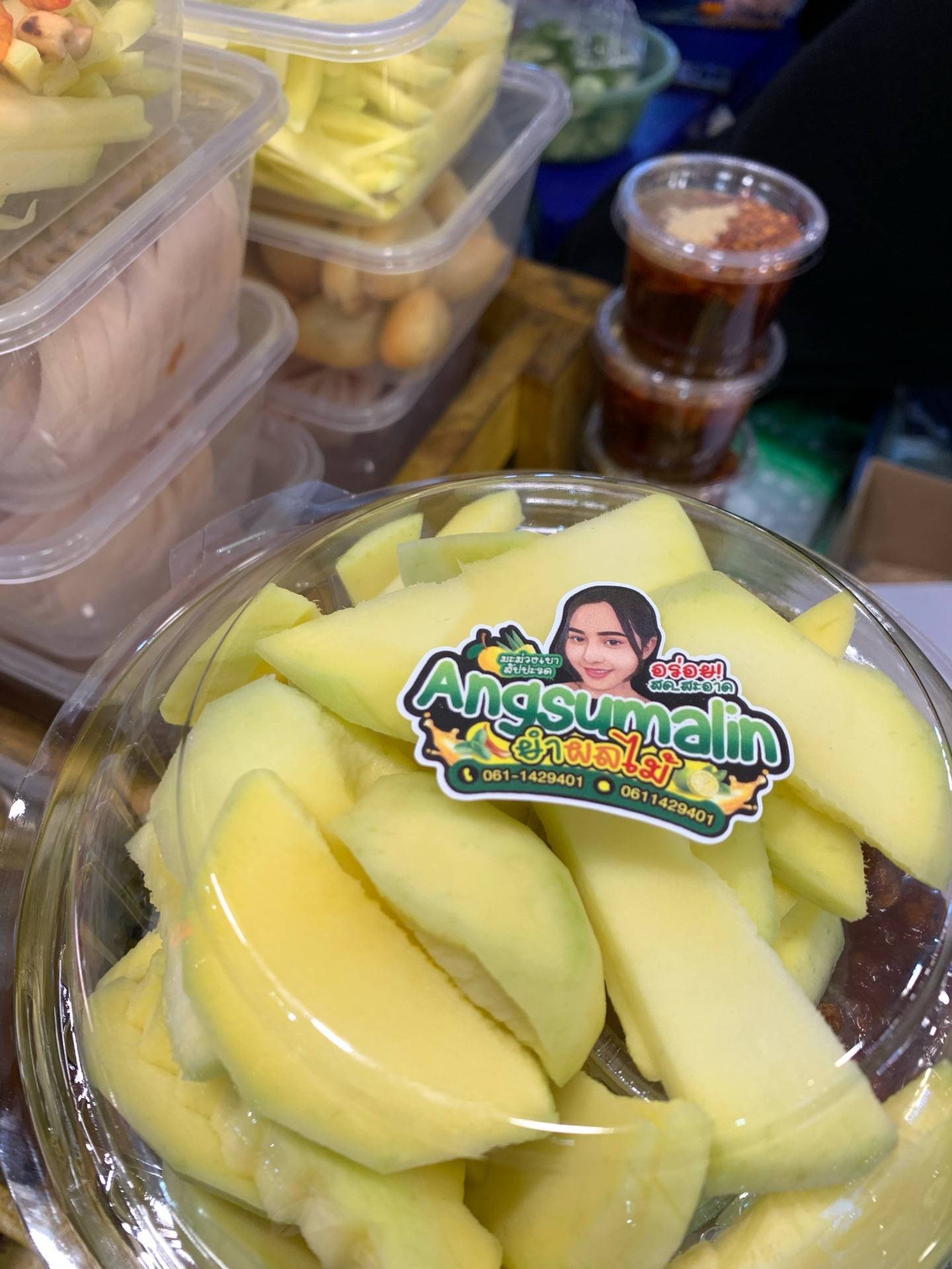 รีวิว Angsumalin ยำผลไม้ Central Ladprao - รสชาติดี อยู่ในโซนตลาดในเซ็นทรัลลาดพร้าว