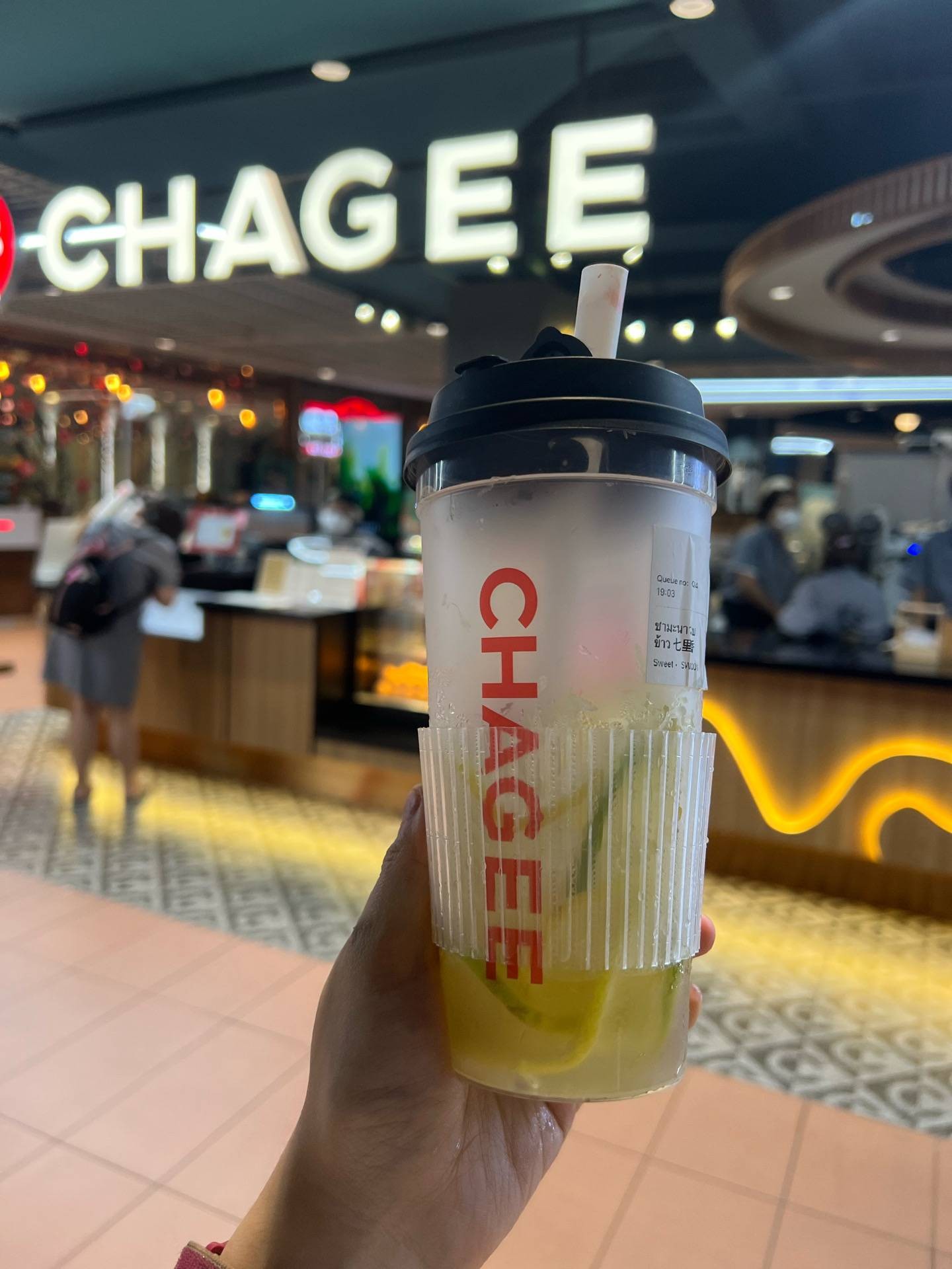 รีวิว CHAGEE (ชาจี) เซ็นทรัลเวิลด์ - ร้านชาจากตปท ปกติคิวค่อนข้างยาว