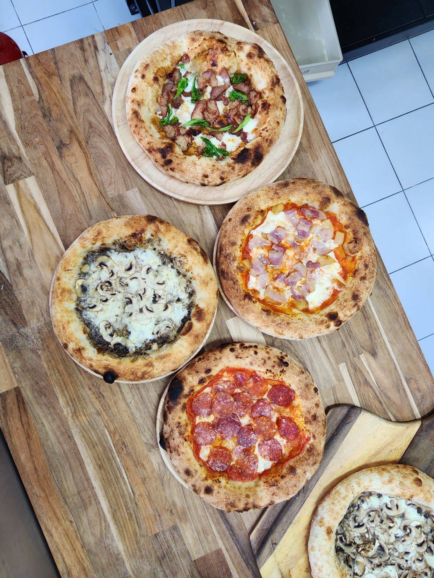 รูป Ronin pizza (โรนินพิซซ่า) สุขุมวิท 34 Ronin piza สุขุมวิท 34