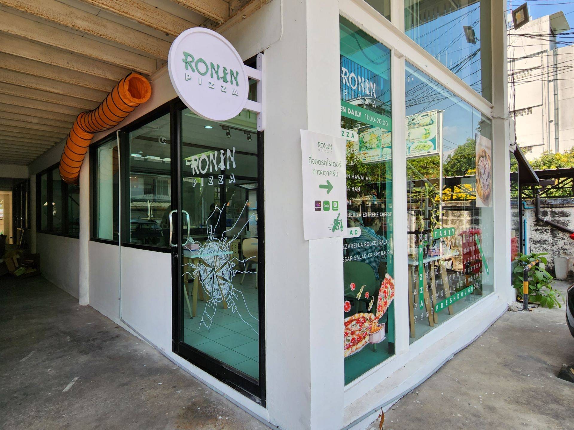 รูป Ronin pizza (โรนินพิซซ่า) สุขุมวิท 34 Ronin piza สุขุมวิท 34