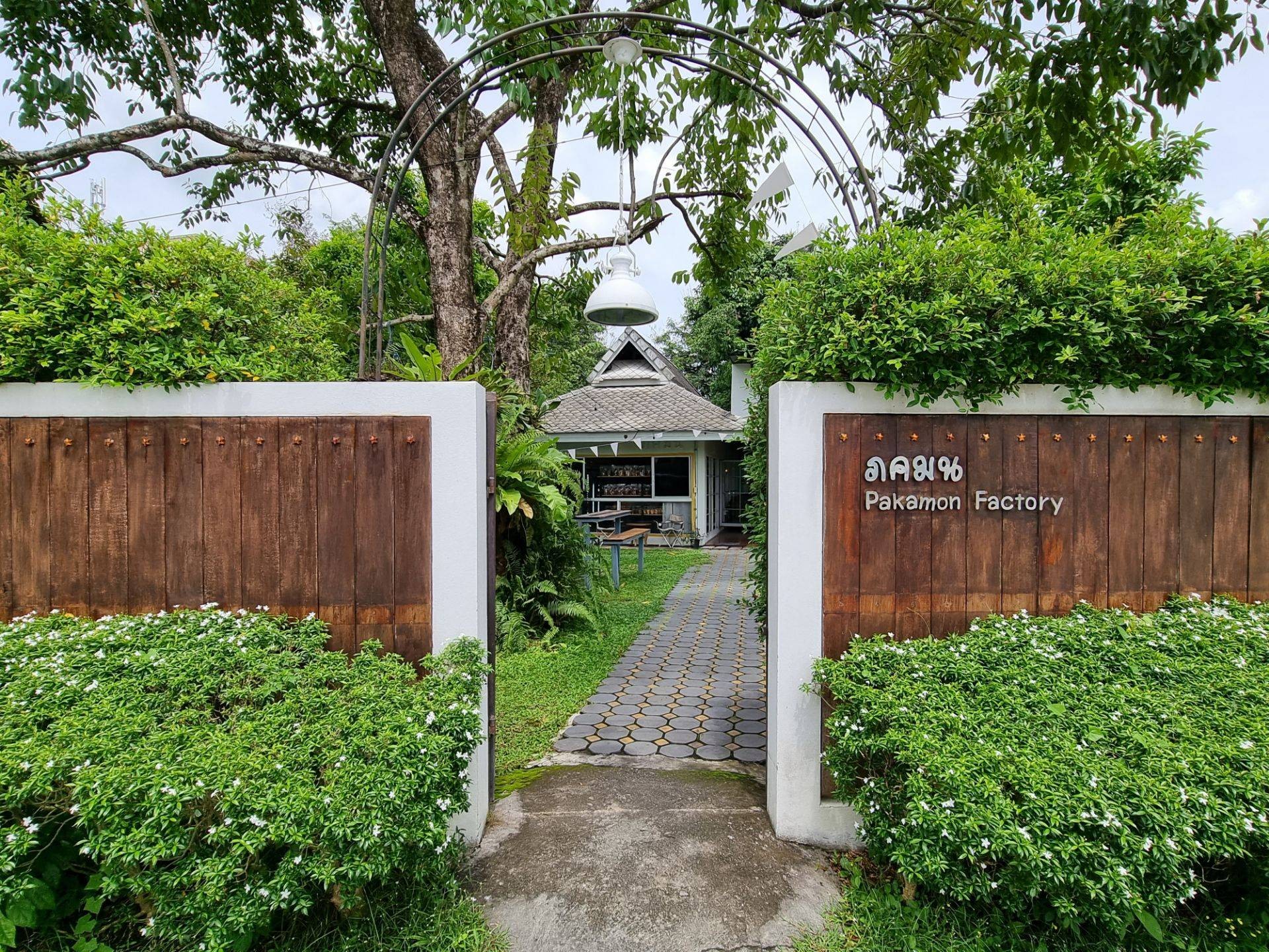 รีวิว Pakamon Factory เจ็ดยอด - มีขนมเค้ก-เบเกอรี่ให้เลือกทานเยอะเลย - Wongnai